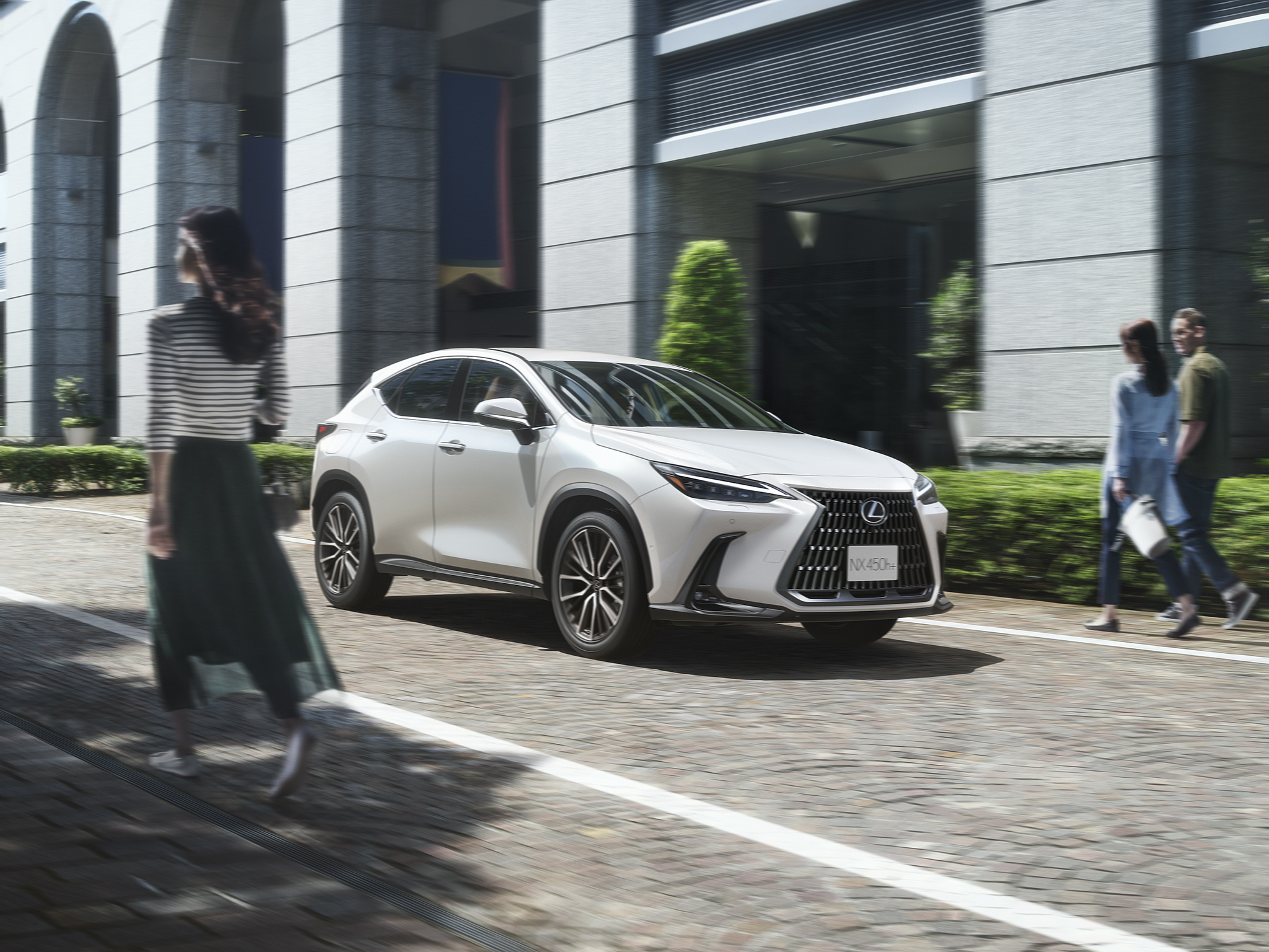 LEXUS NX ELEVATED BY NEW ON-BOARD LUXURY FEATURES AND LATEST TECHNOLOGY