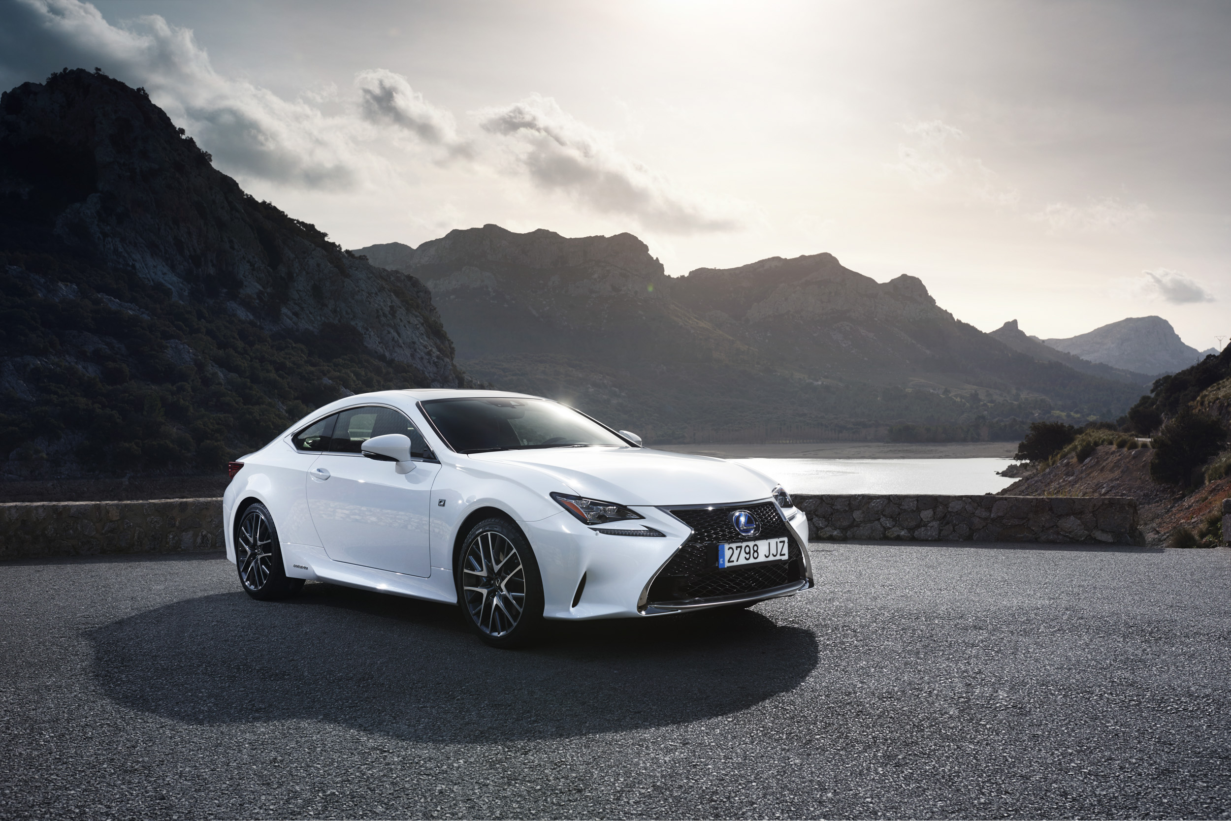 Lexus presenta Nuova RC Hybrid, la prima Coupé 100% Hybrid