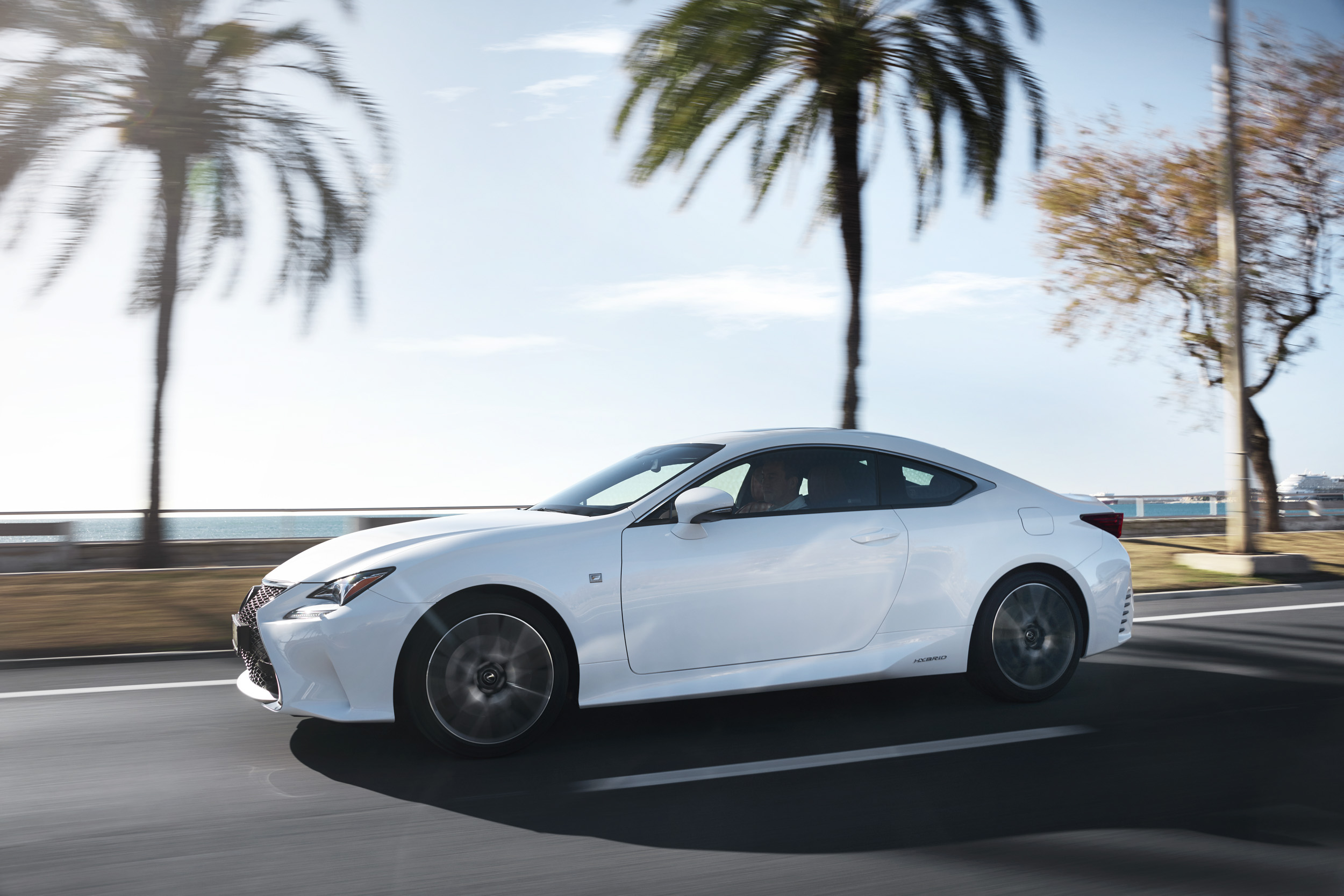 Lexus presenta Nuova RC Hybrid, la prima Coupé 100% Hybrid