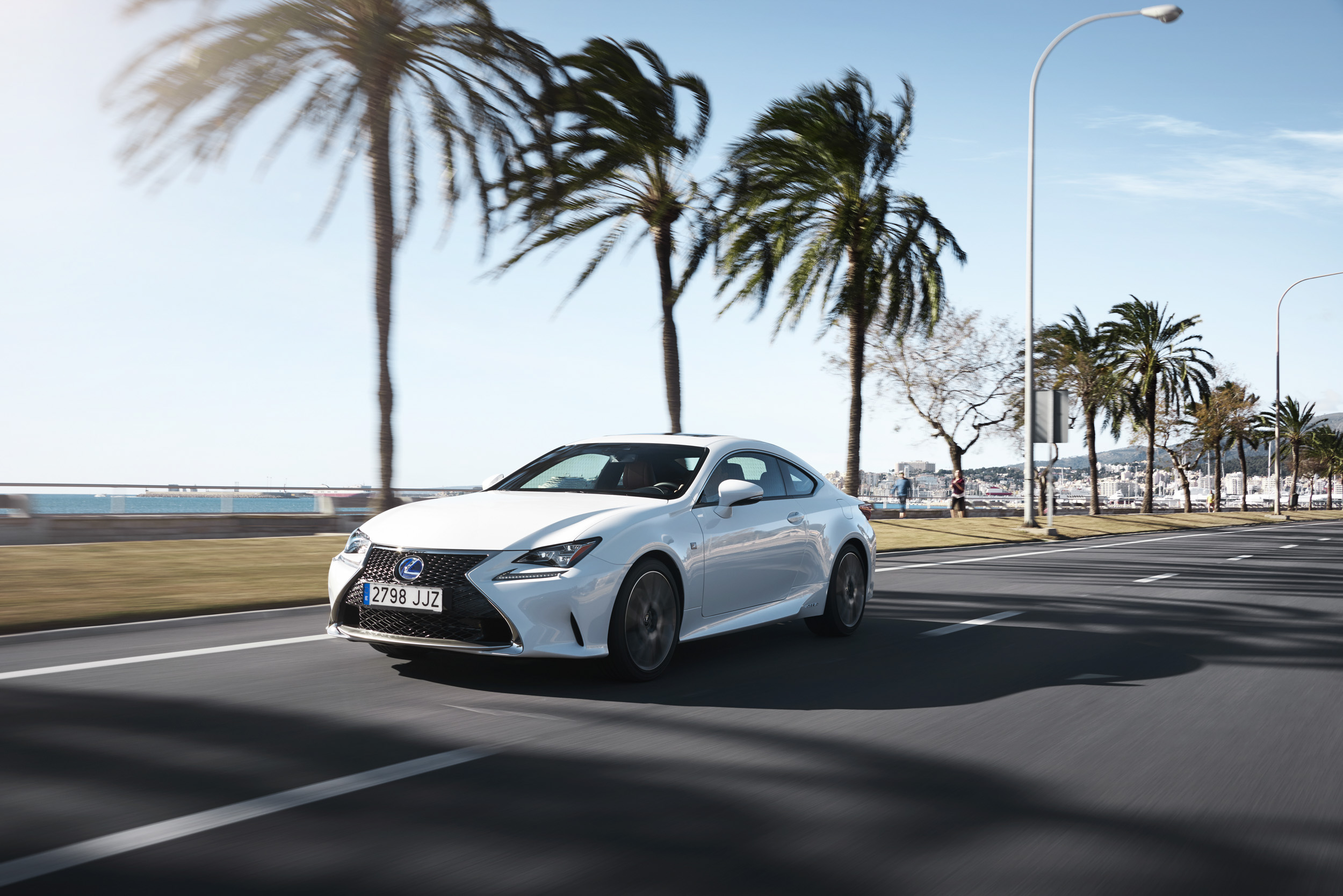 Lexus presenta Nuova RC Hybrid, la prima Coupé 100% Hybrid