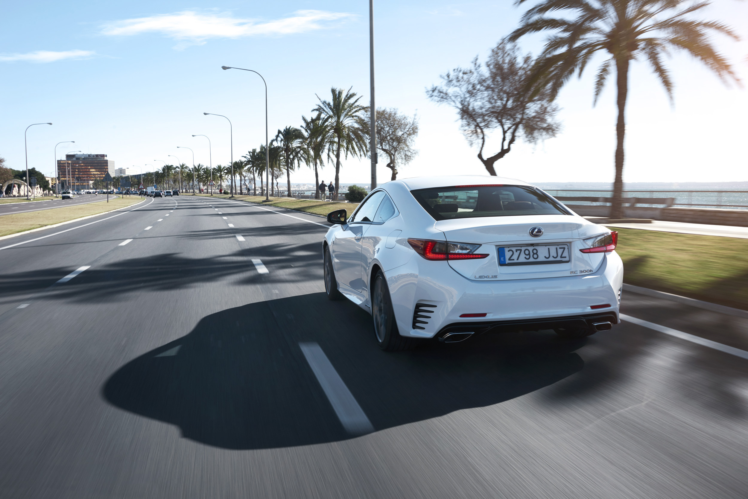 Lexus presenta Nuova RC Hybrid, la prima Coupé 100% Hybrid