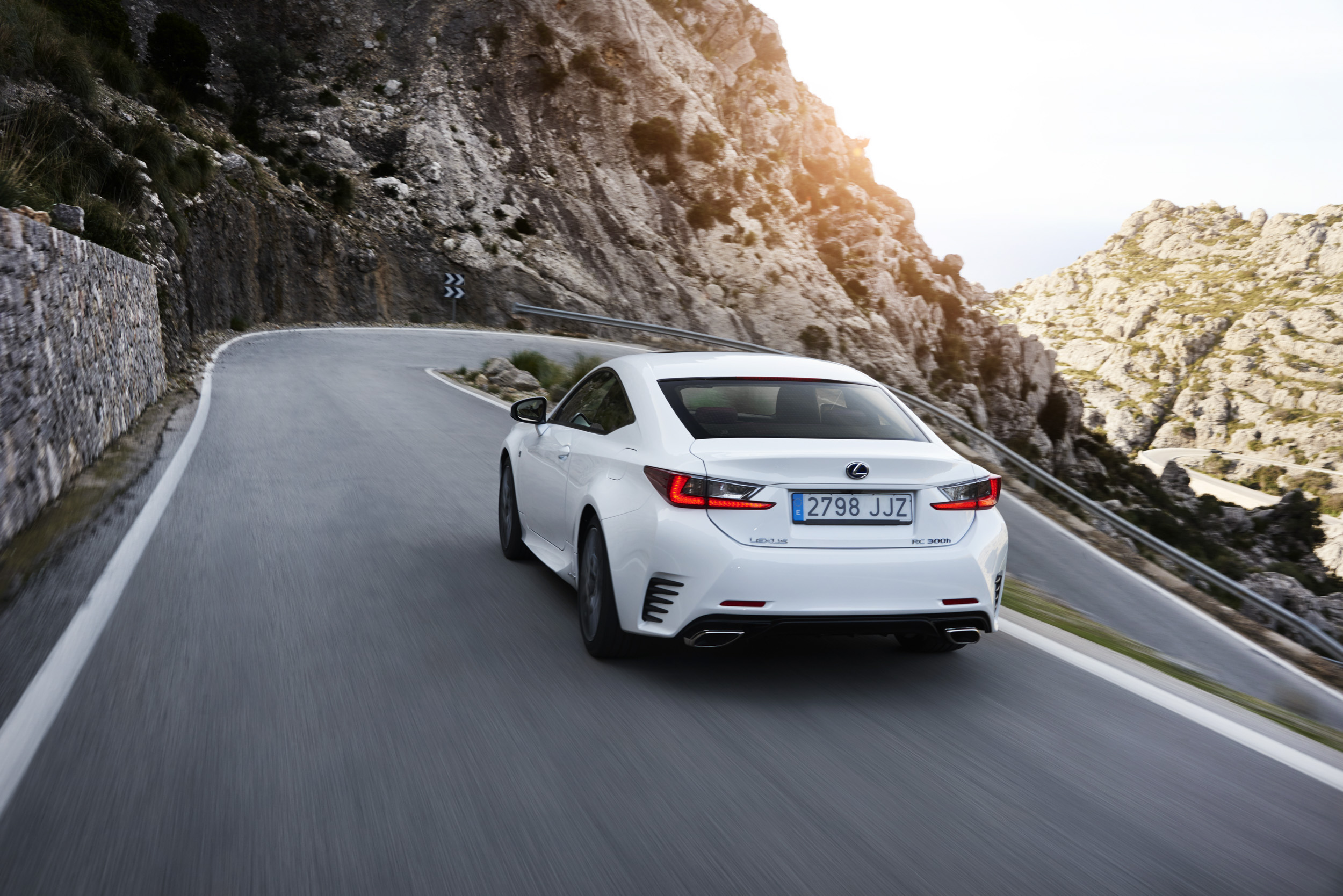 Lexus presenta Nuova RC Hybrid, la prima Coupé 100% Hybrid