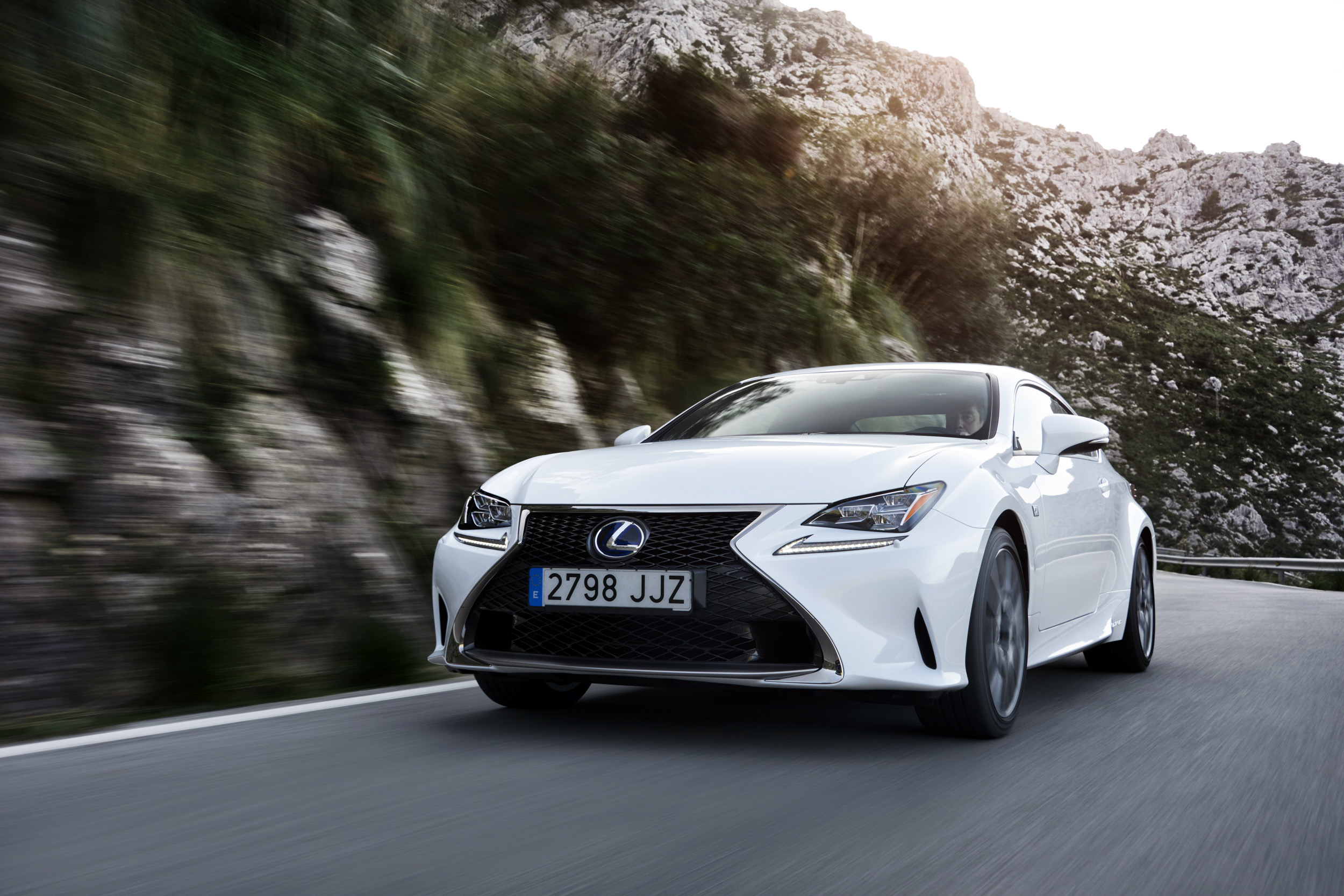 Lexus presenta Nuova RC Hybrid, la prima Coupé 100% Hybrid