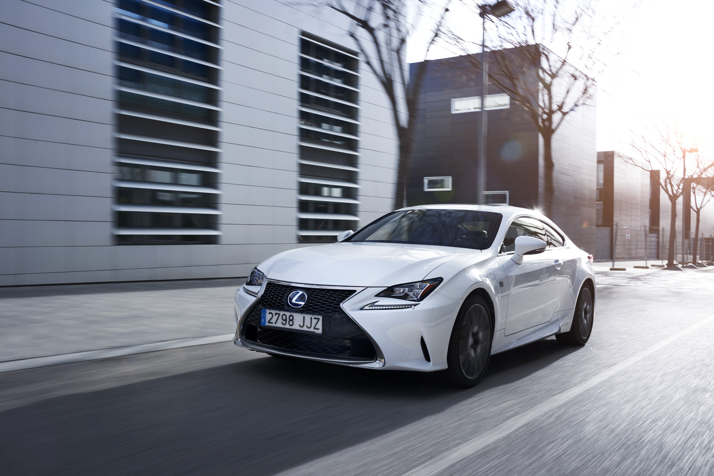Lexus presenta Nuova RC Hybrid, la prima Coupé 100% Hybrid