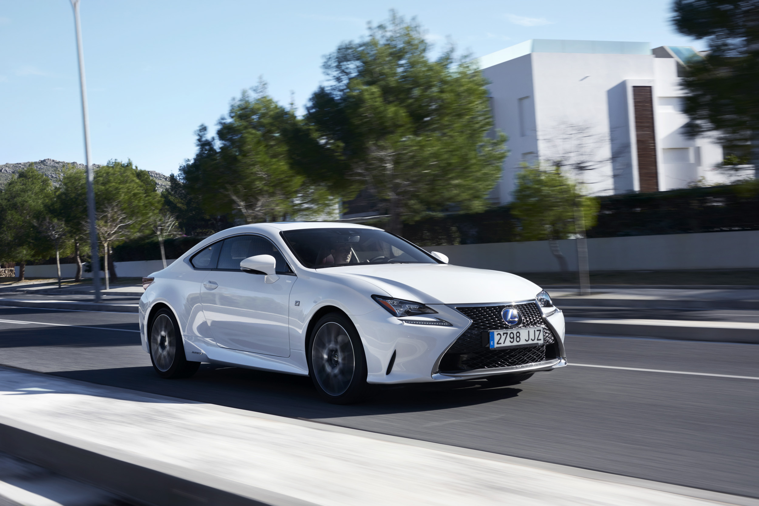 Lexus presenta Nuova RC Hybrid, la prima Coupé 100% Hybrid