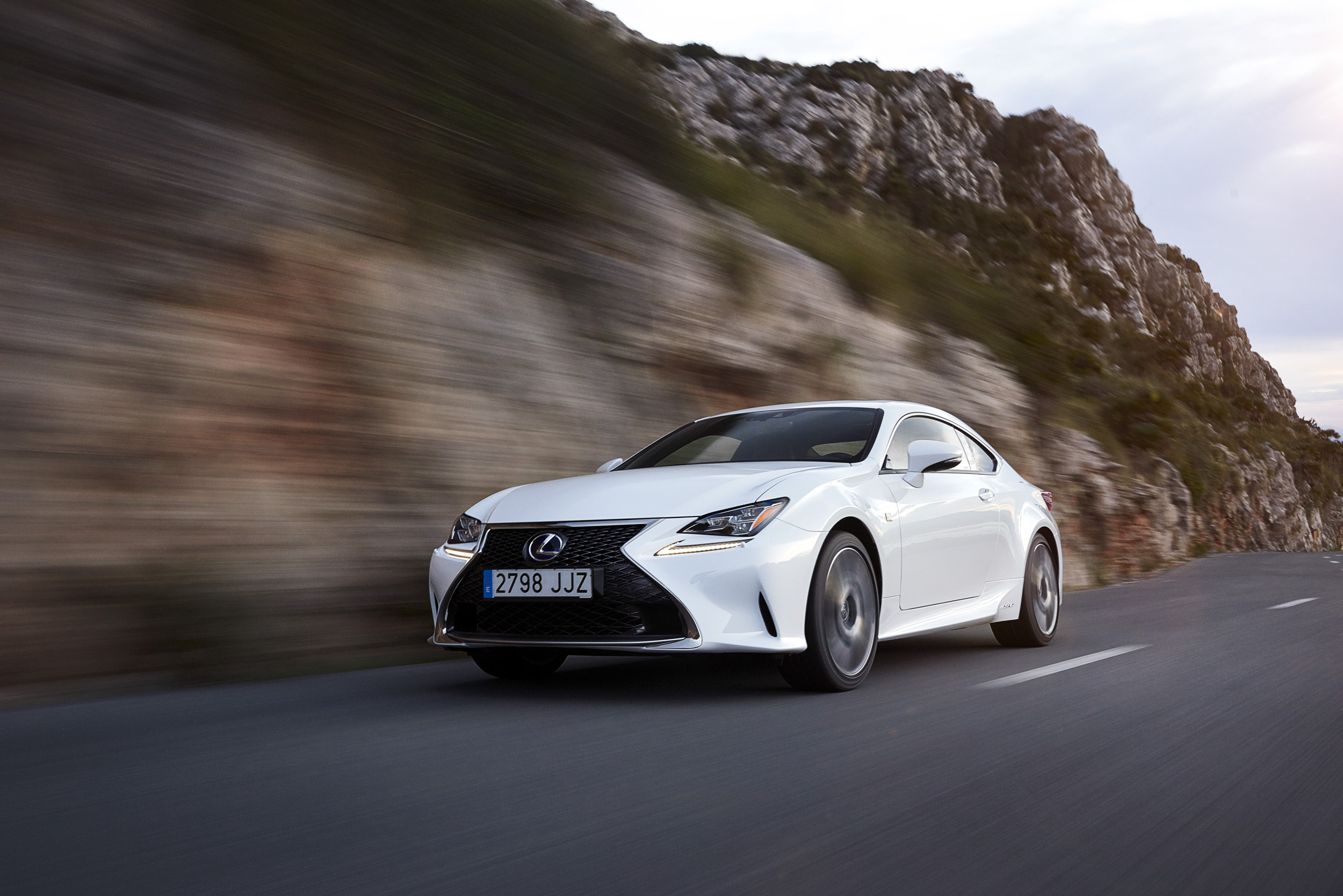 Lexus presenta Nuova RC Hybrid, la prima Coupé 100% Hybrid