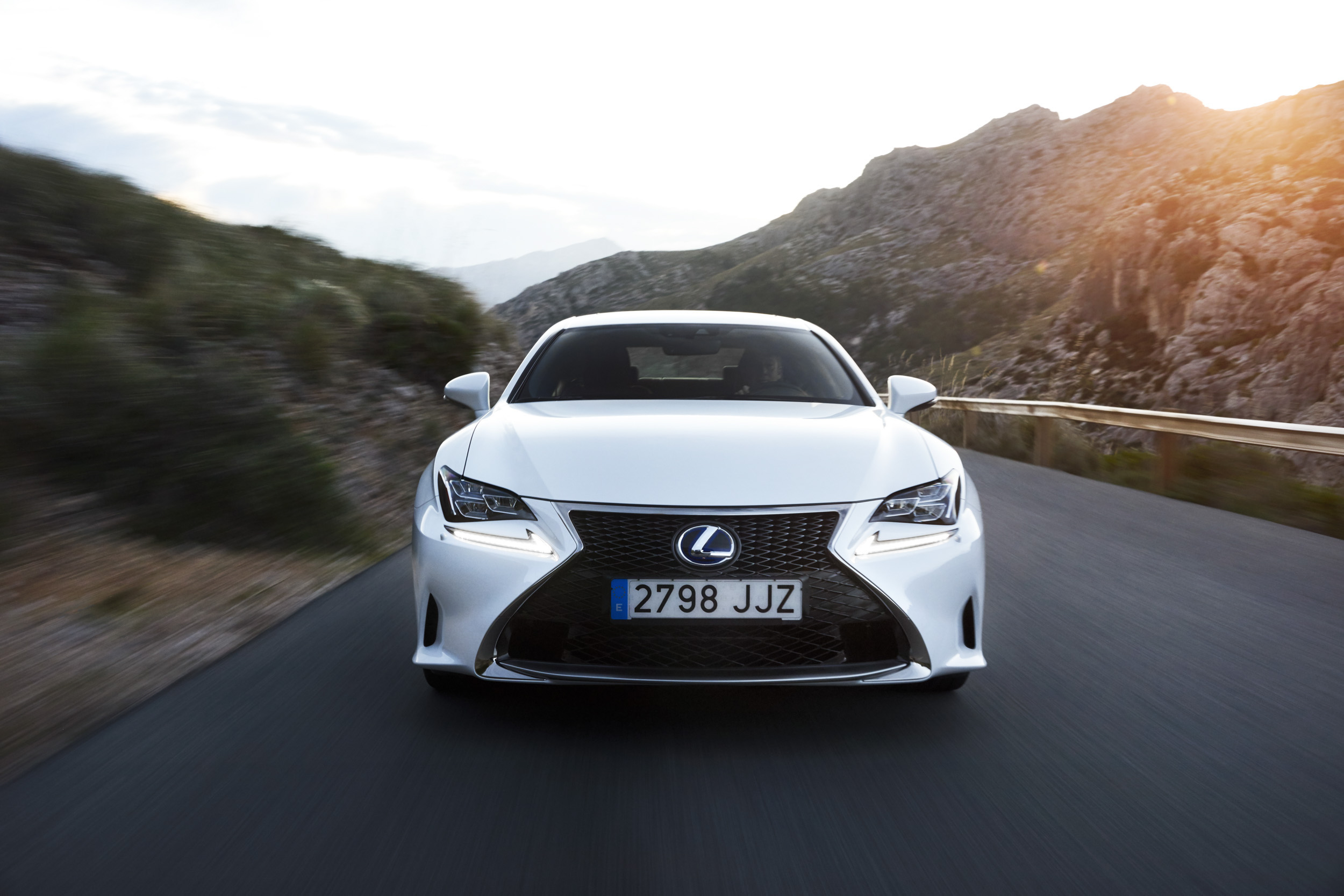 Lexus presenta Nuova RC Hybrid, la prima Coupé 100% Hybrid