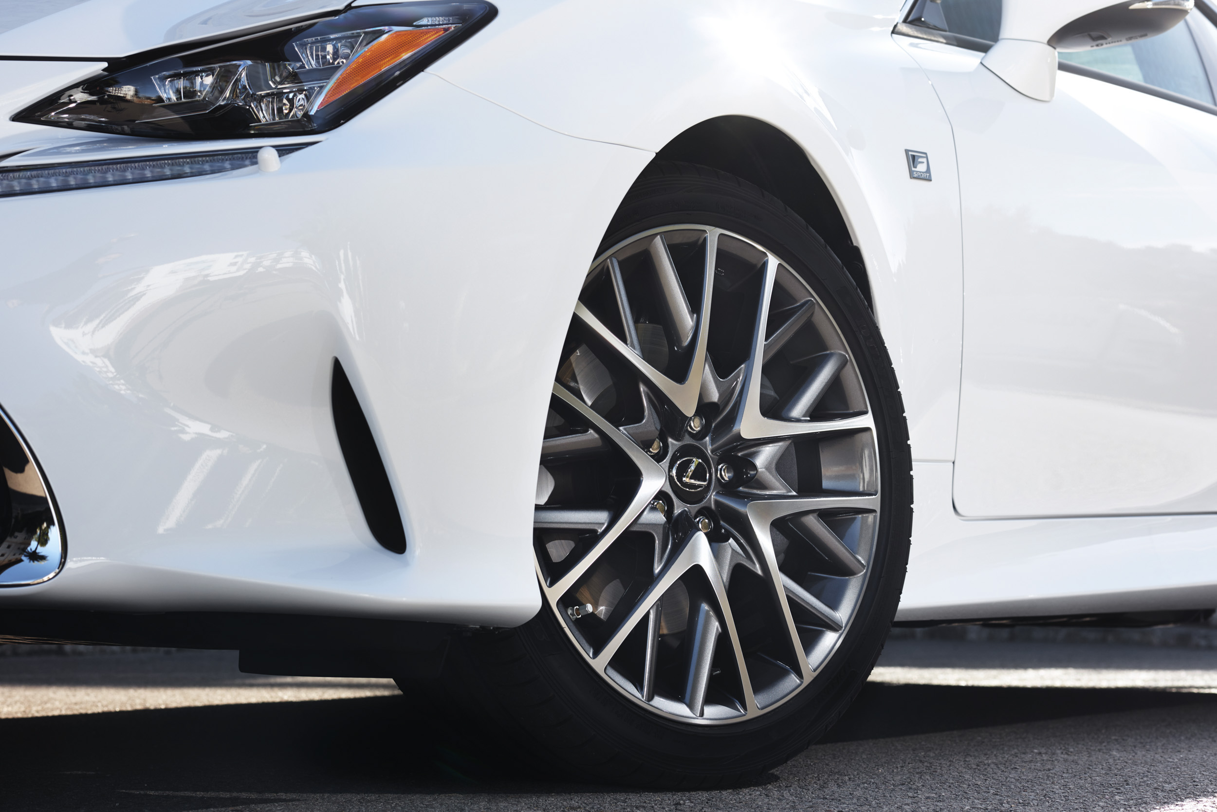 Lexus presenta Nuova RC Hybrid, la prima Coupé 100% Hybrid