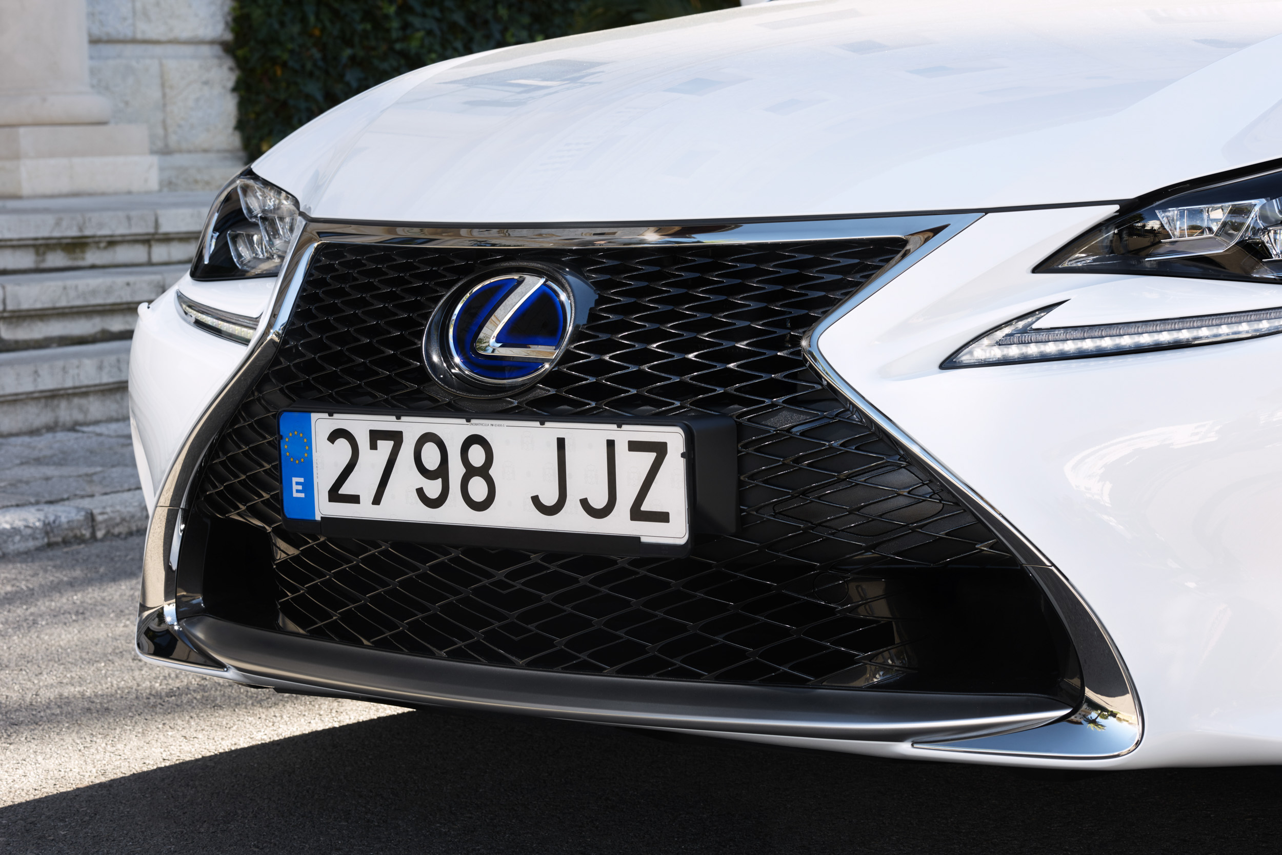 Lexus presenta Nuova RC Hybrid, la prima Coupé 100% Hybrid