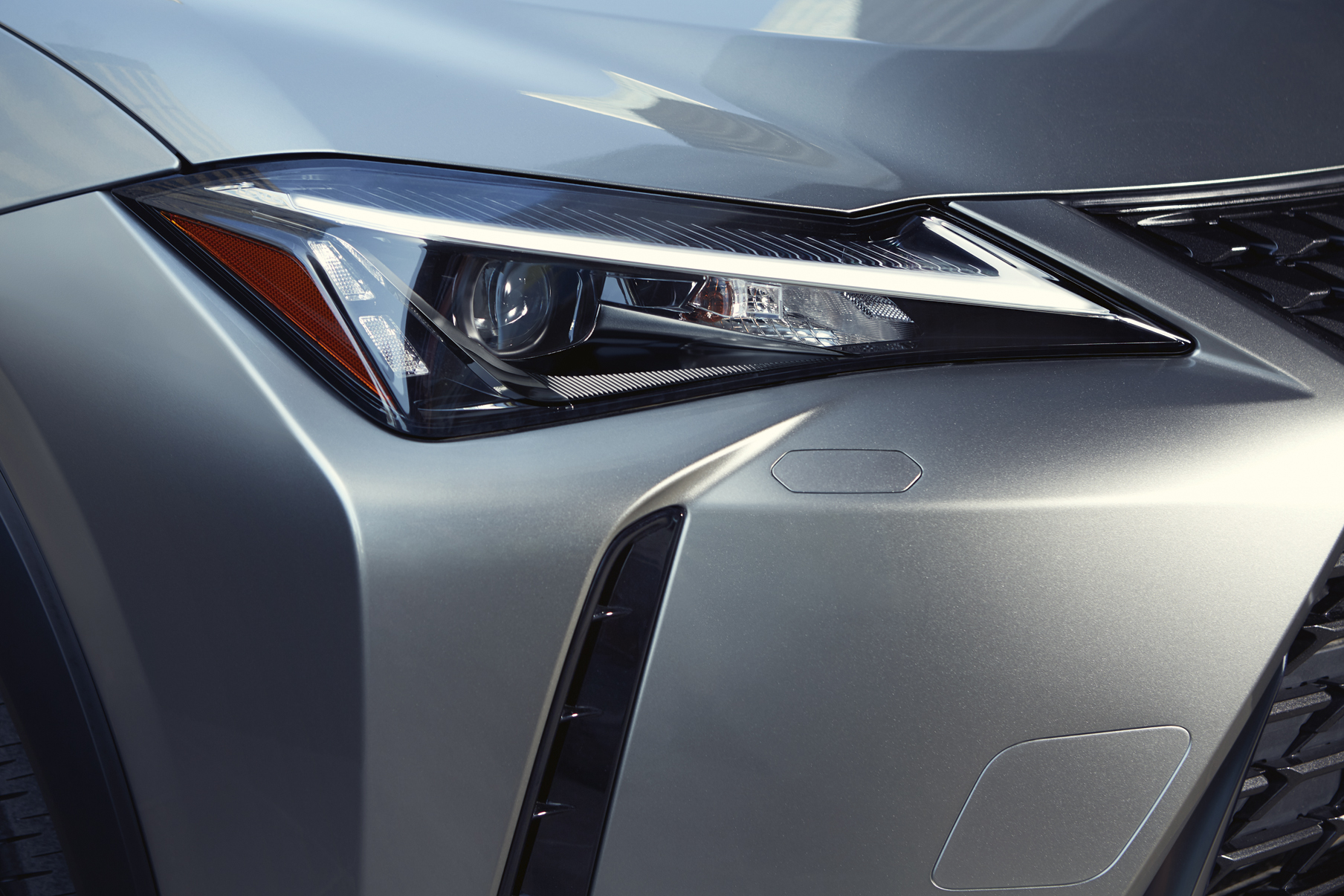 LEXUS LANCIA LA NUOVA GAMMA UX HYBRID MY21