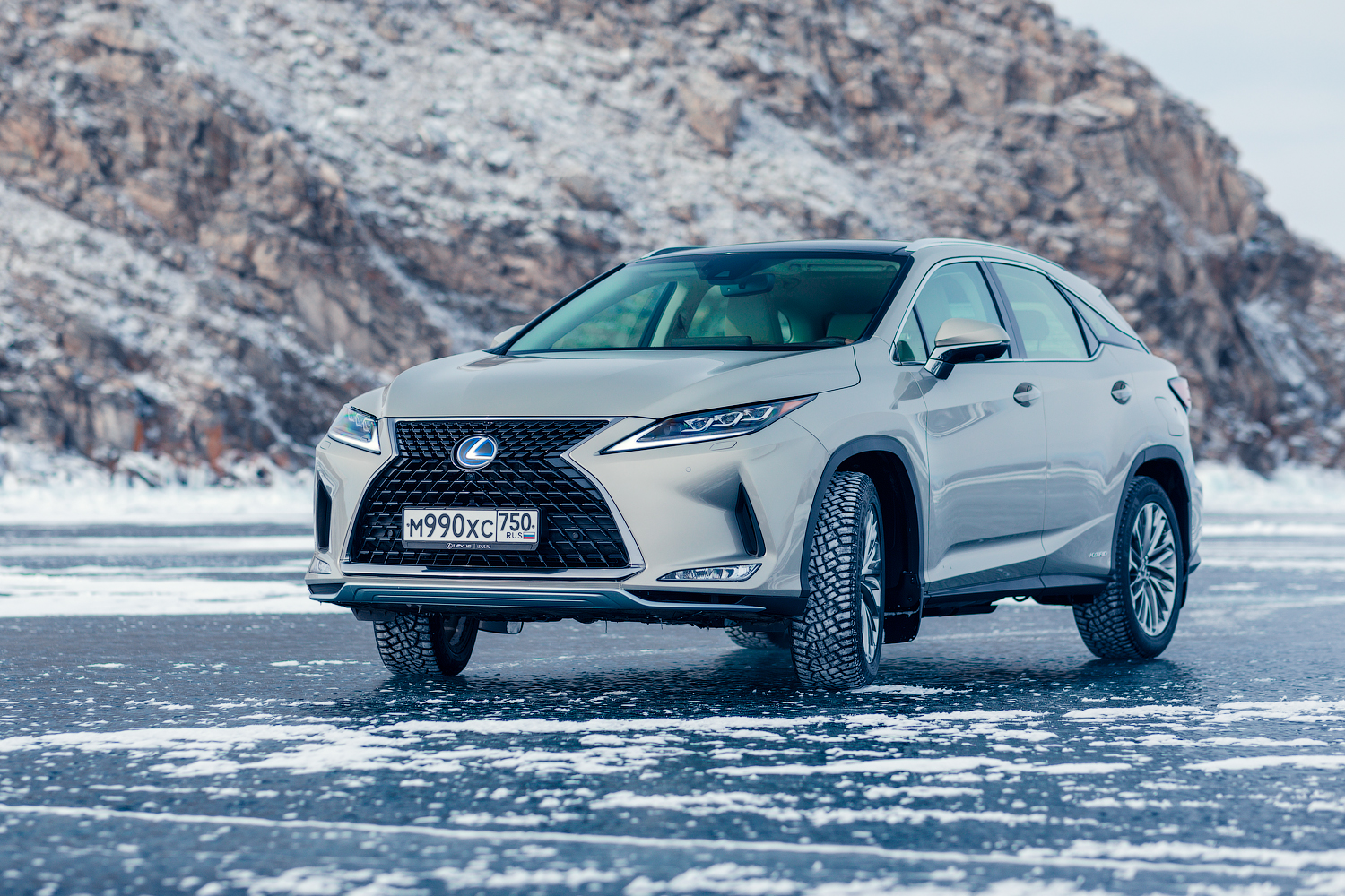 LEXUS MODELS EXCEL IN SIBERIAN ICE DRIVING ADVENTURE