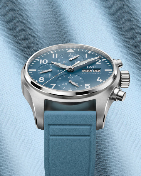 IWCシャフハウゼン、 夏らしいライトブルーで「トップガン」 シリーズのカラーコレクションを拡大