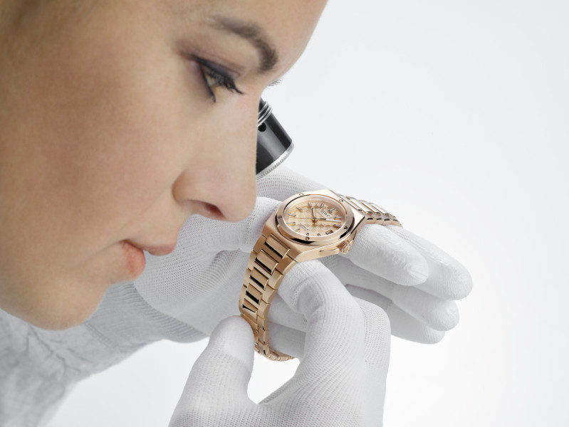 THE IWC SCHAFFHAUSEN INGENIEUR AUTOMATIC 35 WITH A 35 MM CASE DIAMETER