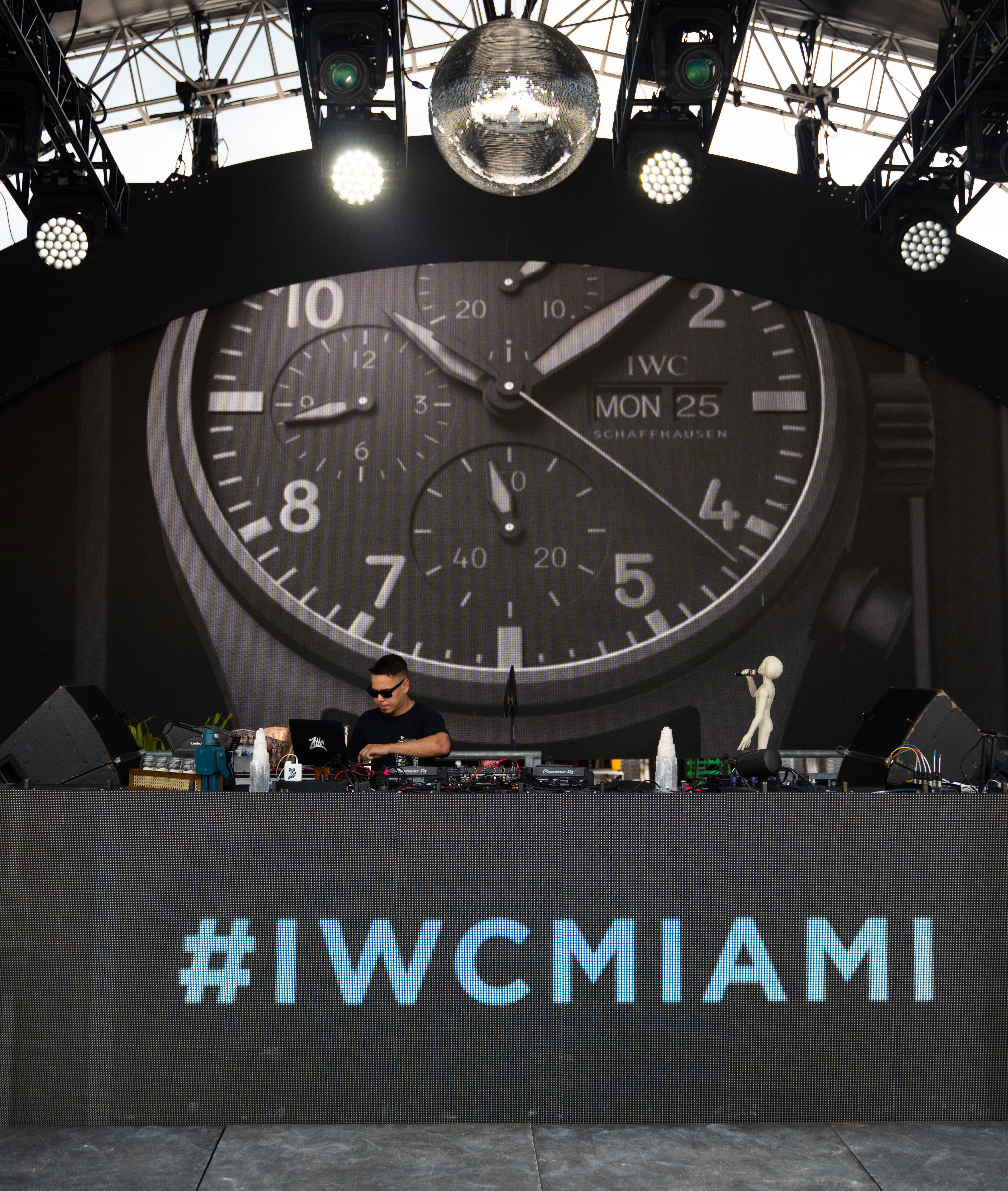 IWC SCHAFFHAUSEN BRINGS THE BIG PILOT EXHIBITION TO MIAMI BEACH