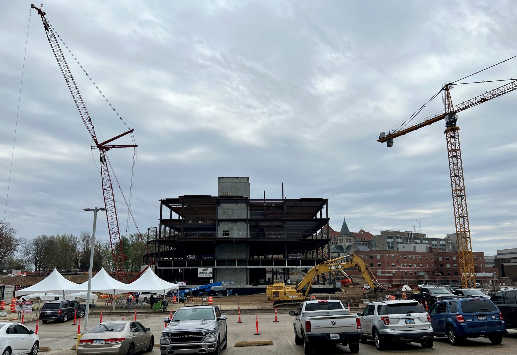 Topping off - building + cranes wide
