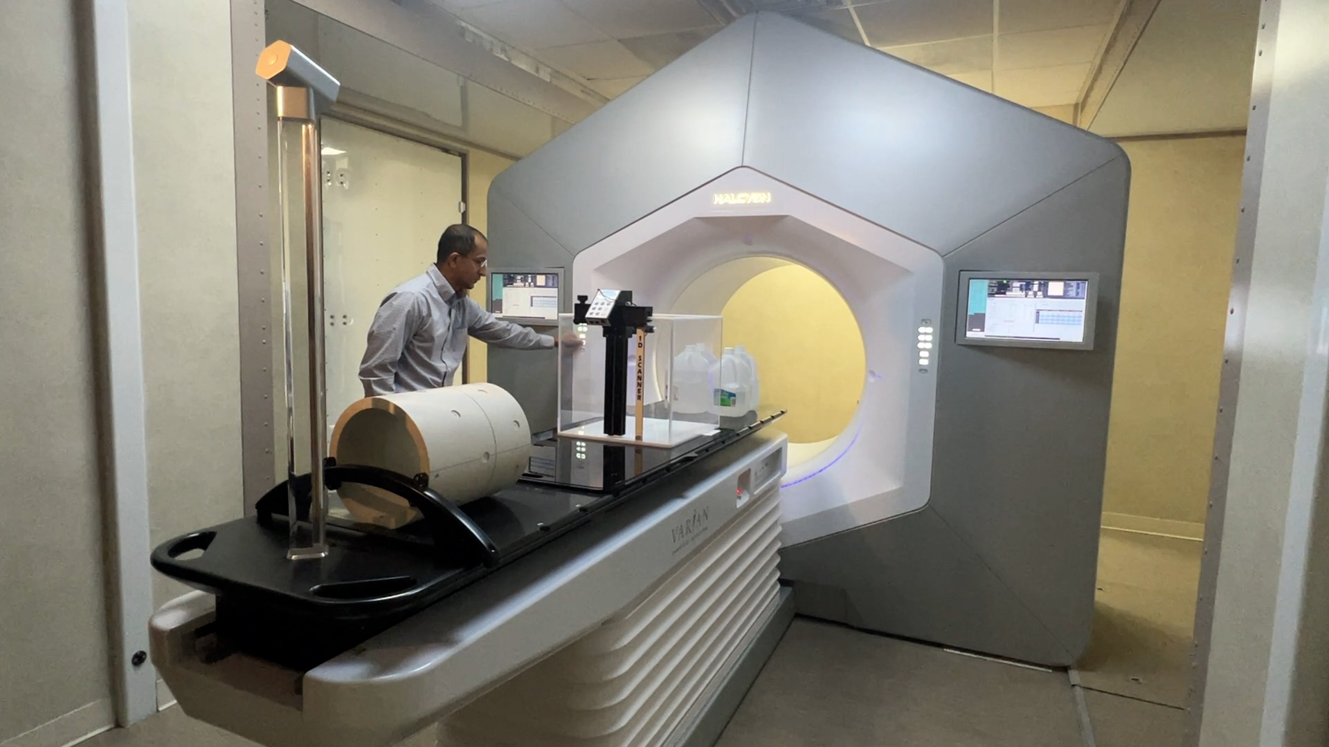 Blessing held for radiation oncology services in Galesburg