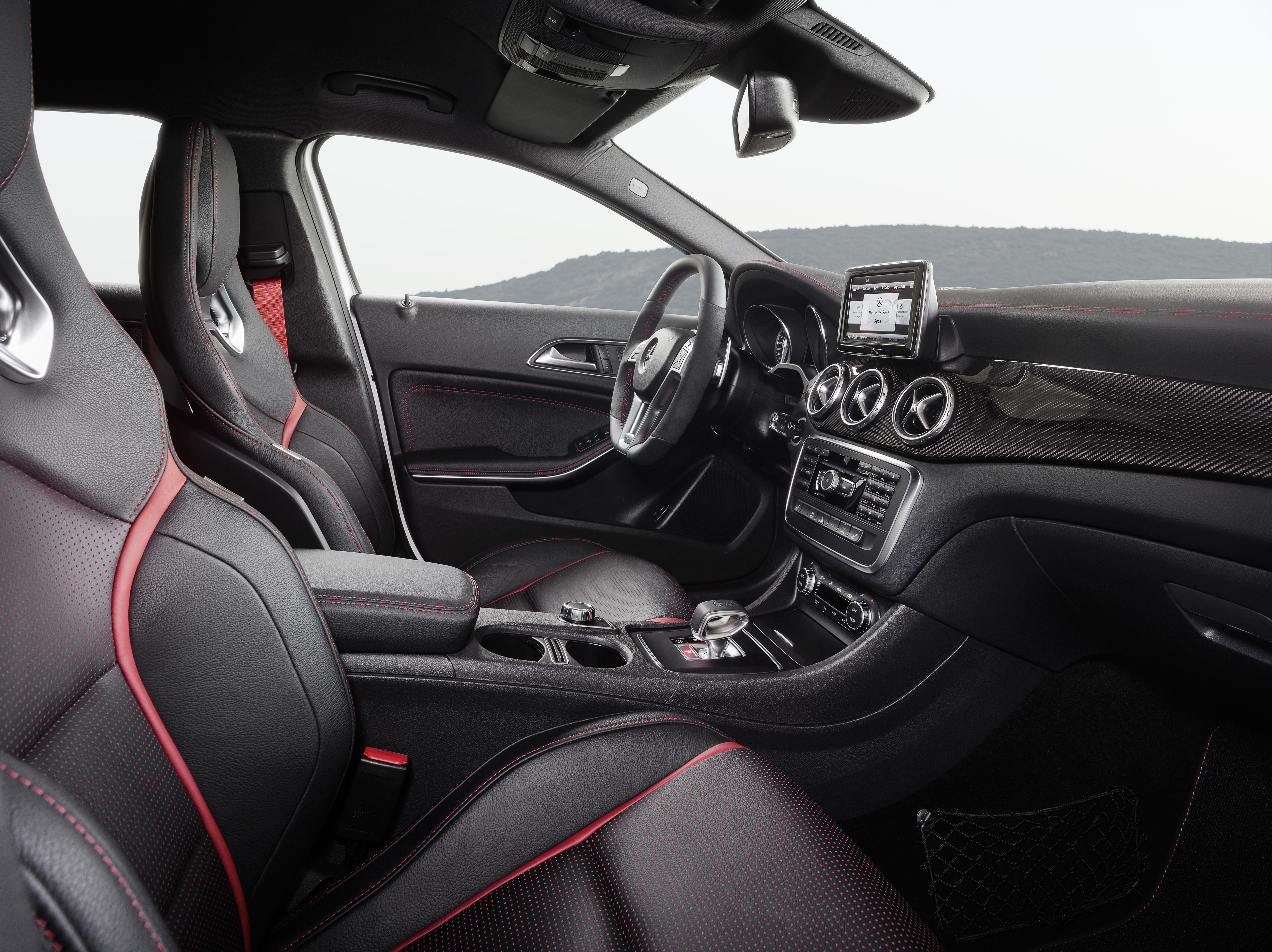 Nowy Mercedes-Benz GLA 45 AMG: 360 KM w kompaktowym SUV-ie