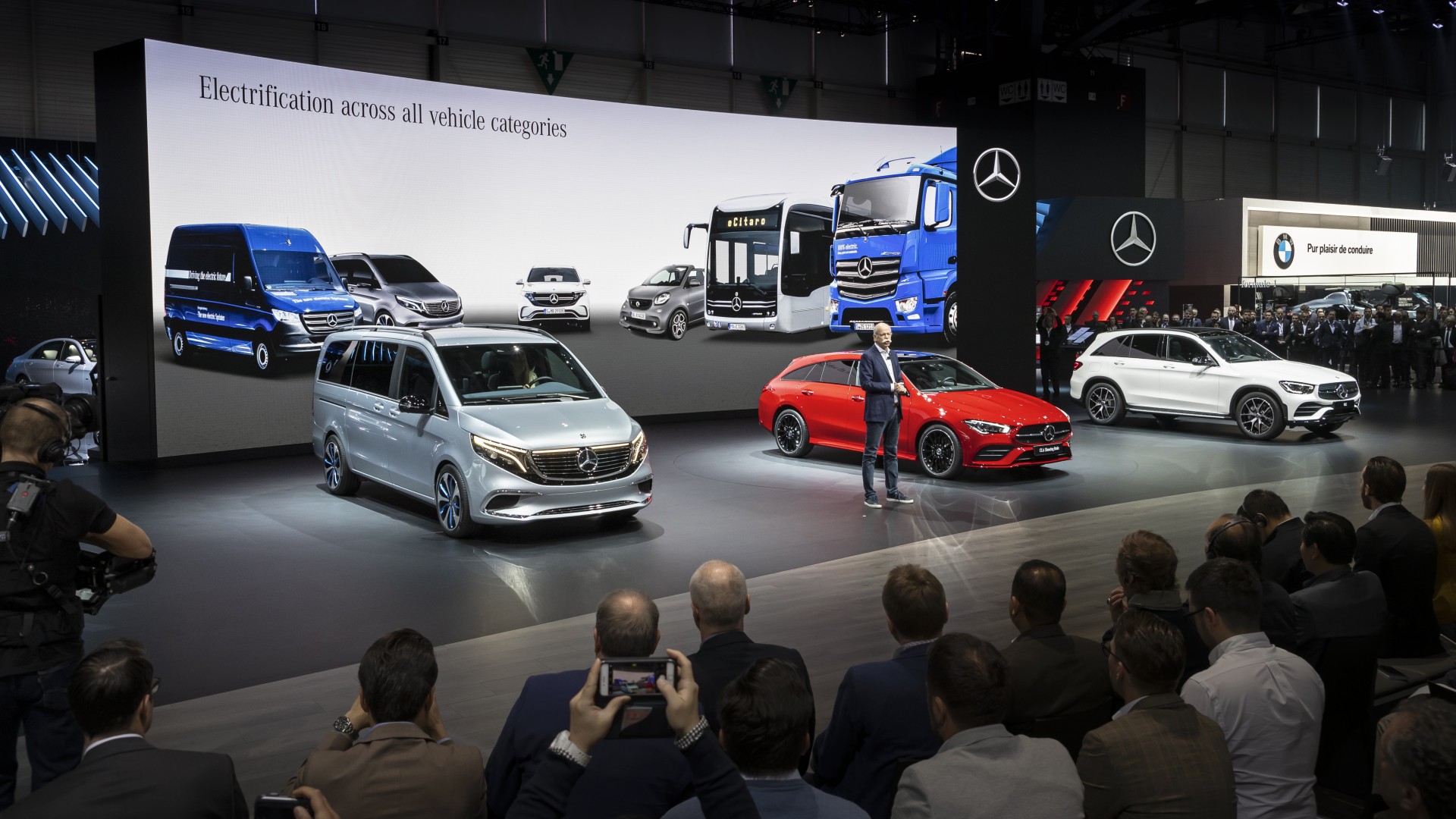 Galeria zdjęć z konferencji Mercedes-Benz zorganizowanej podczas 89 ...