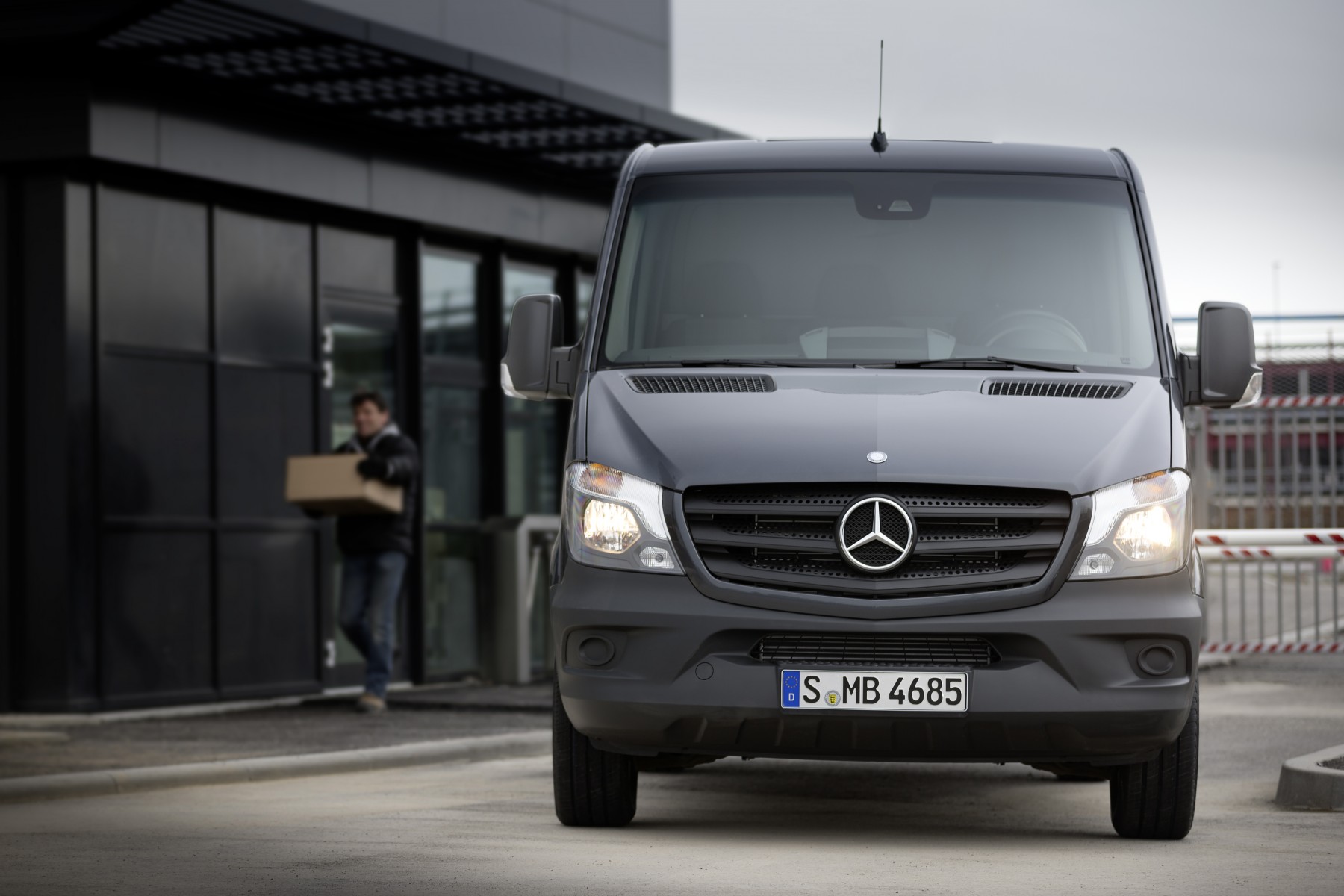 Mercedes-Benz Sprinter: teraz jeszcze bezpieczniejszy, bardziej ...