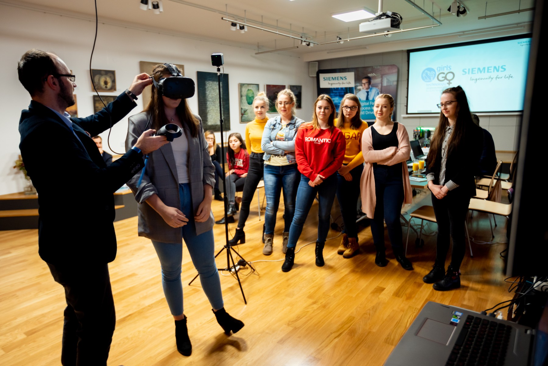 Girls GO Technology_ 1