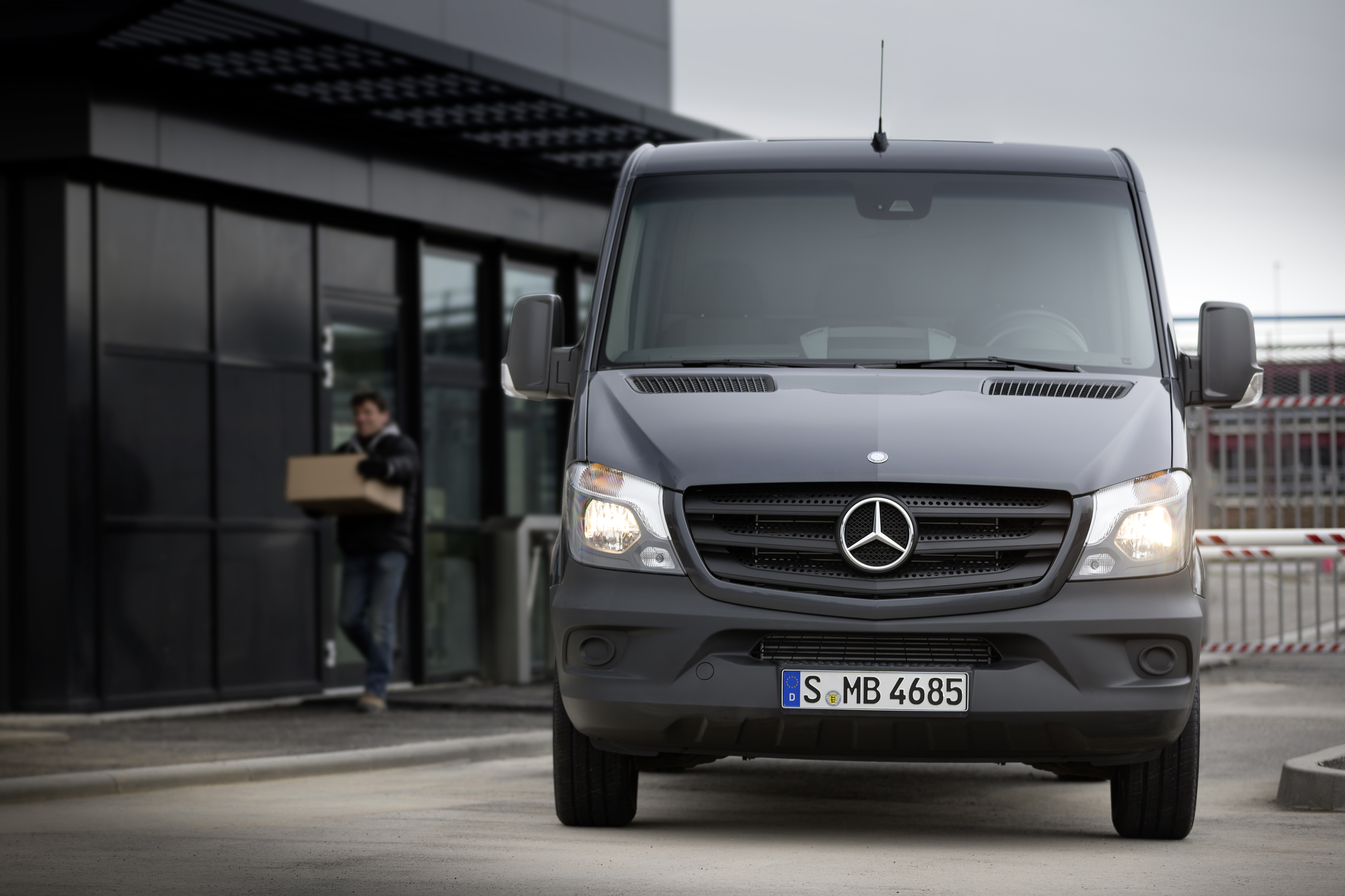 Mercedes-Benz Sprinter: teraz jeszcze bezpieczniejszy, bardziej ...
