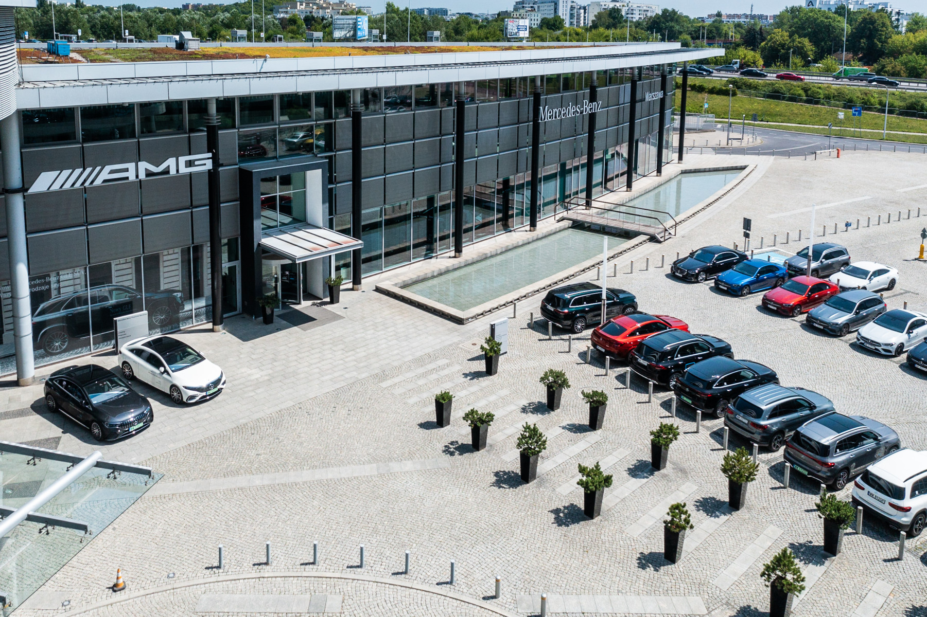 Nowy autoryzowany dealer Mercedes-Benz w Warszawie