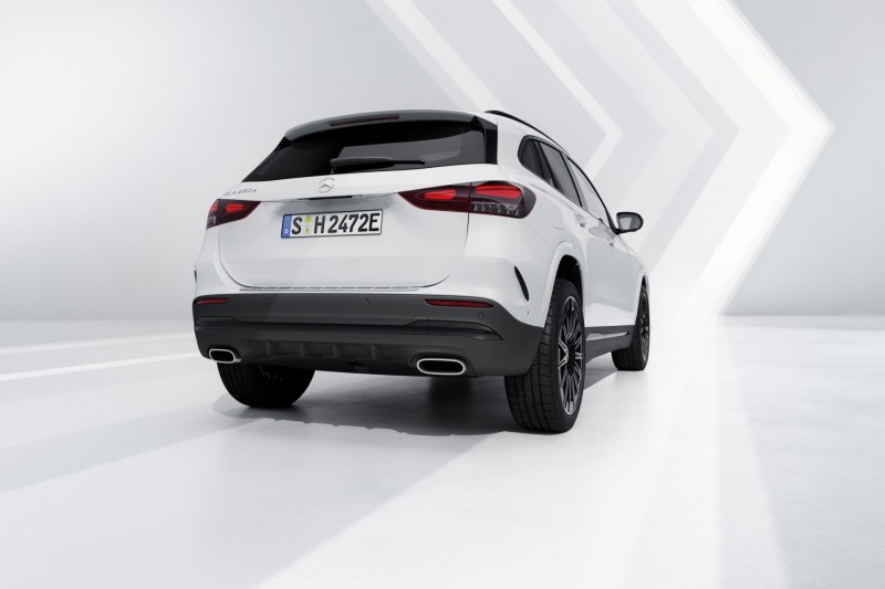 Nowy Mercedes-Benz GLA: usportowiony kompaktowy SUV z licznymi innowacjami