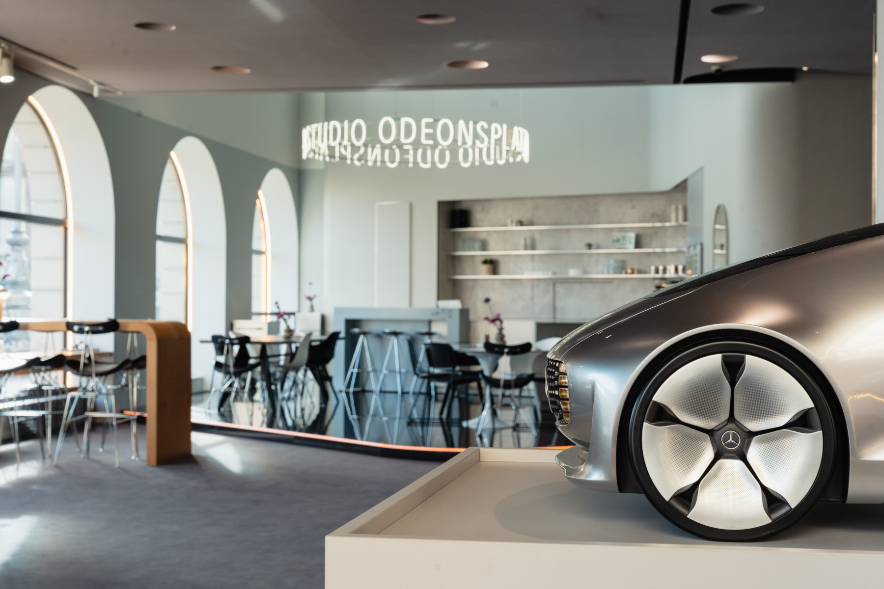 „PROTOTYPE”: wystawa kolekcji sztuki Mercedes-Benz w Studio Odeonsplatz ...