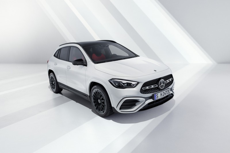 Nowy Mercedes-Benz GLA: usportowiony kompaktowy SUV z licznymi innowacjami