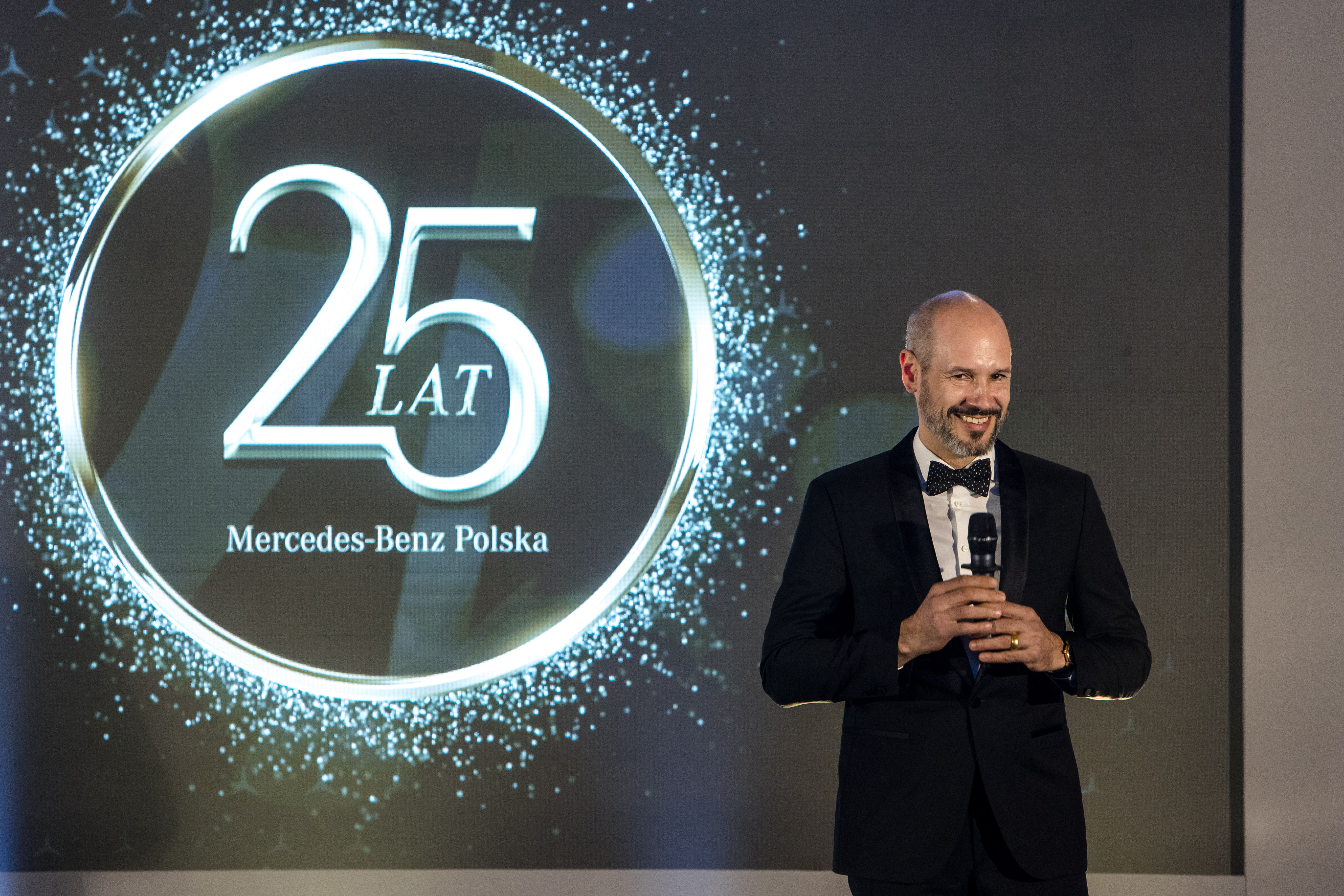 25 lat Mercedes-Benz Polska – pionierskie osiągnięcia i zrównoważona ...