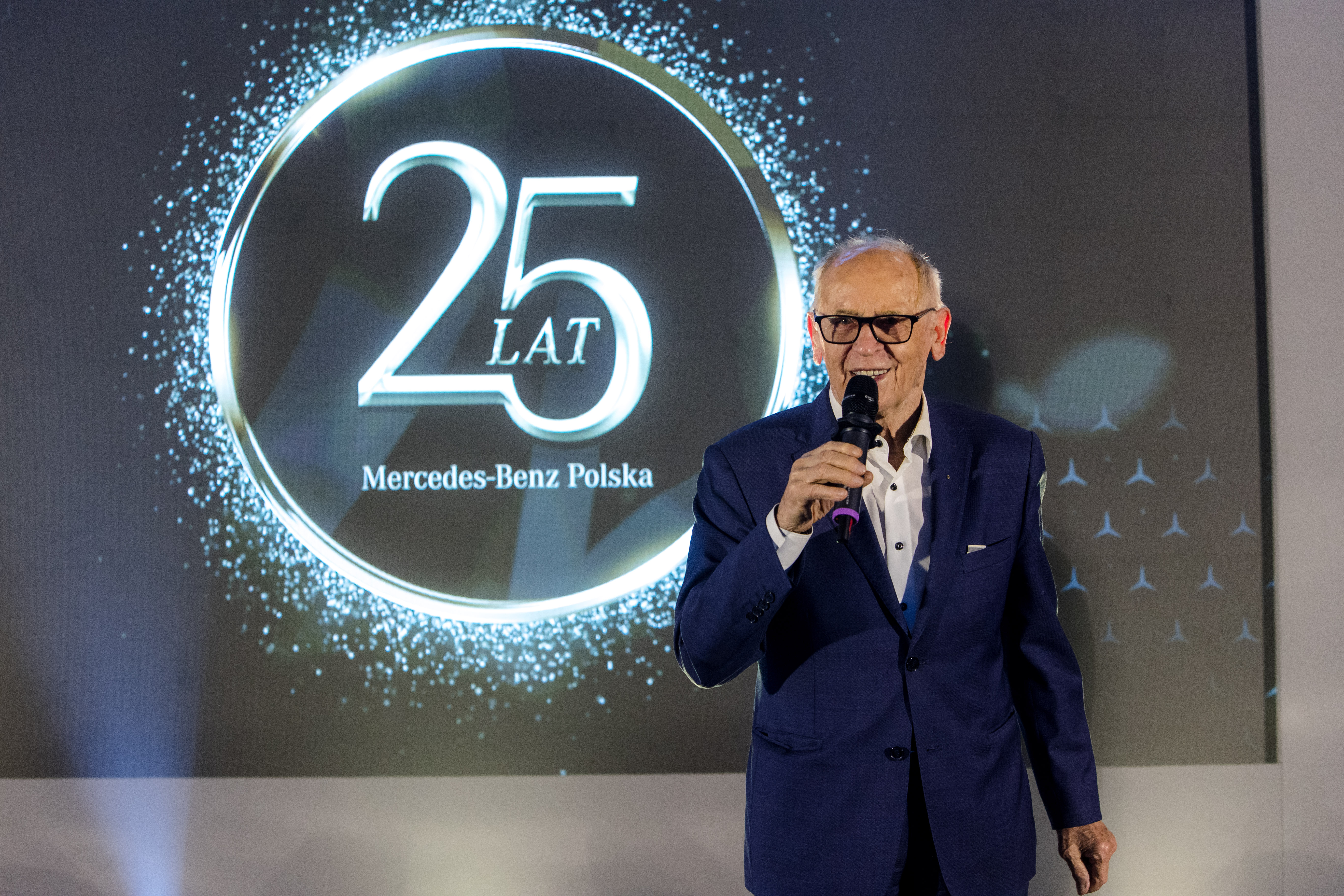 25 lat Mercedes-Benz Polska – pionierskie osiągnięcia i zrównoważona ...