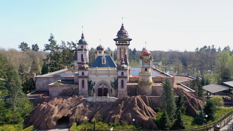 Vol en drone à travers le parc Efteling