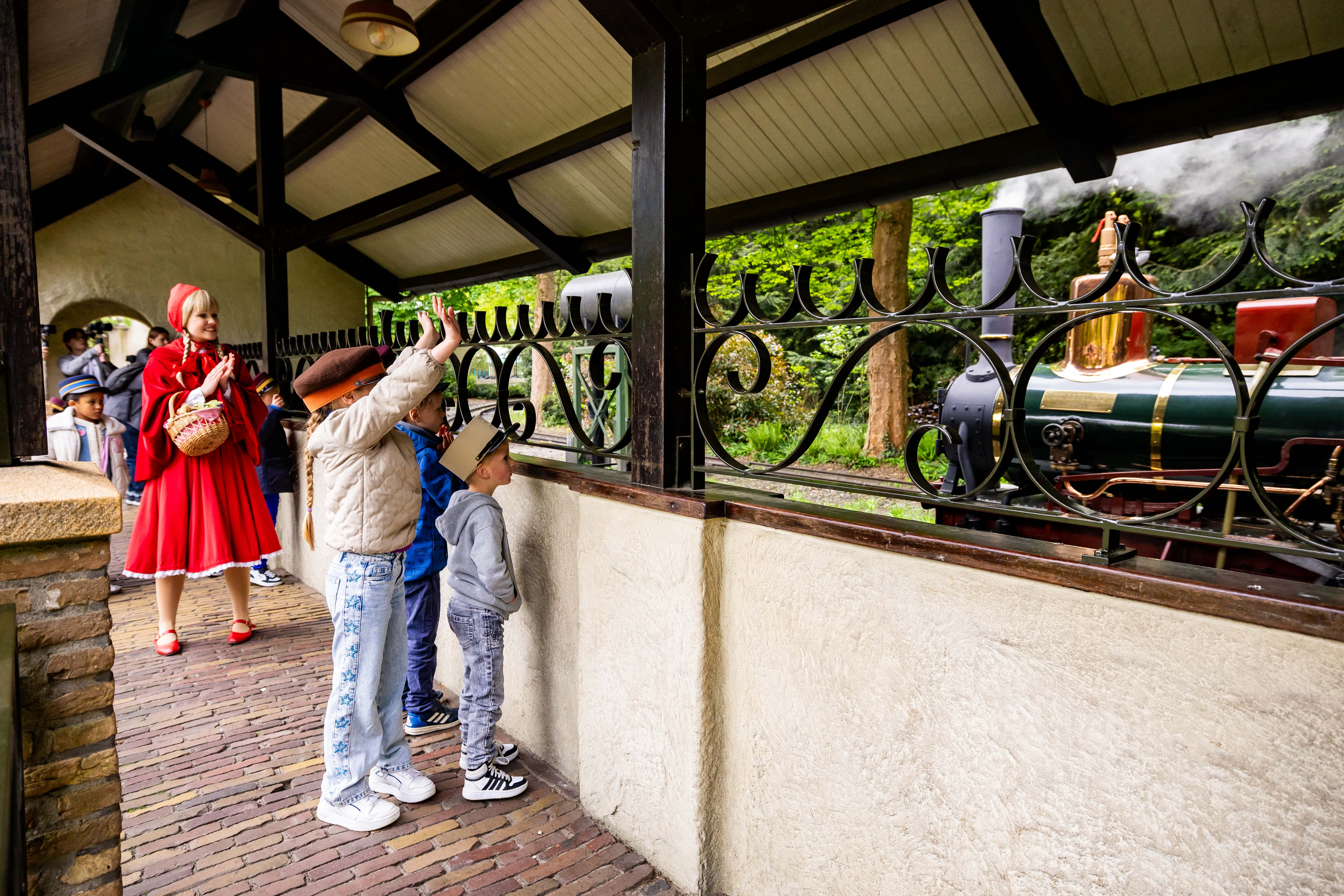 Efteling visitors experience first ride on electric steam train