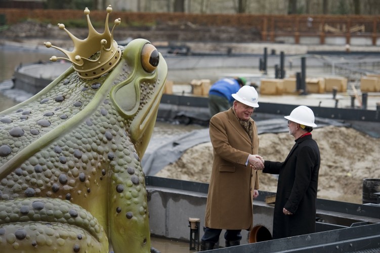 Aquanura water show’s Frog Prince unveiled