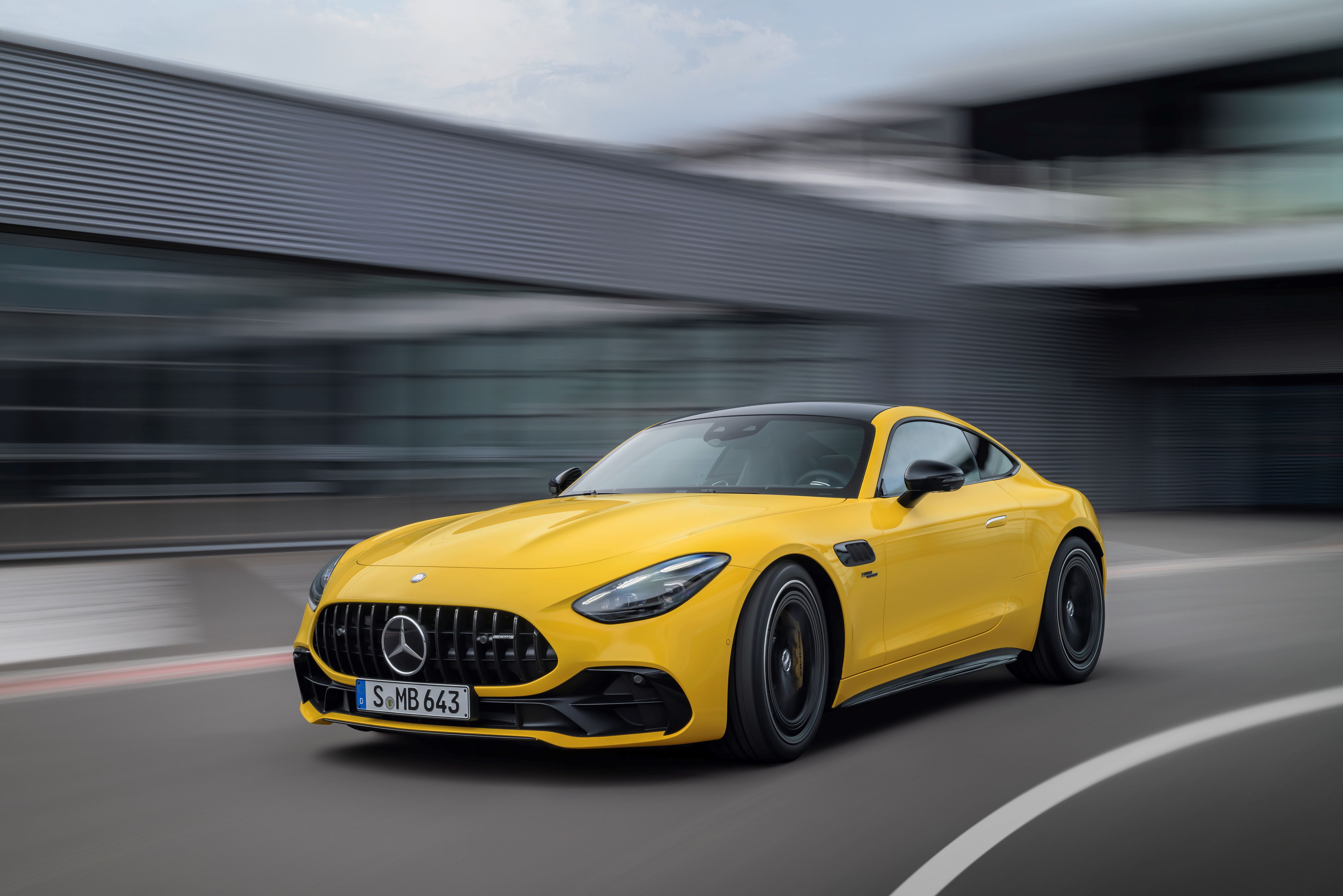 Il piacere di guidare una Gran Turismo: la nuova Mercedes-AMG GT 43 Coupé