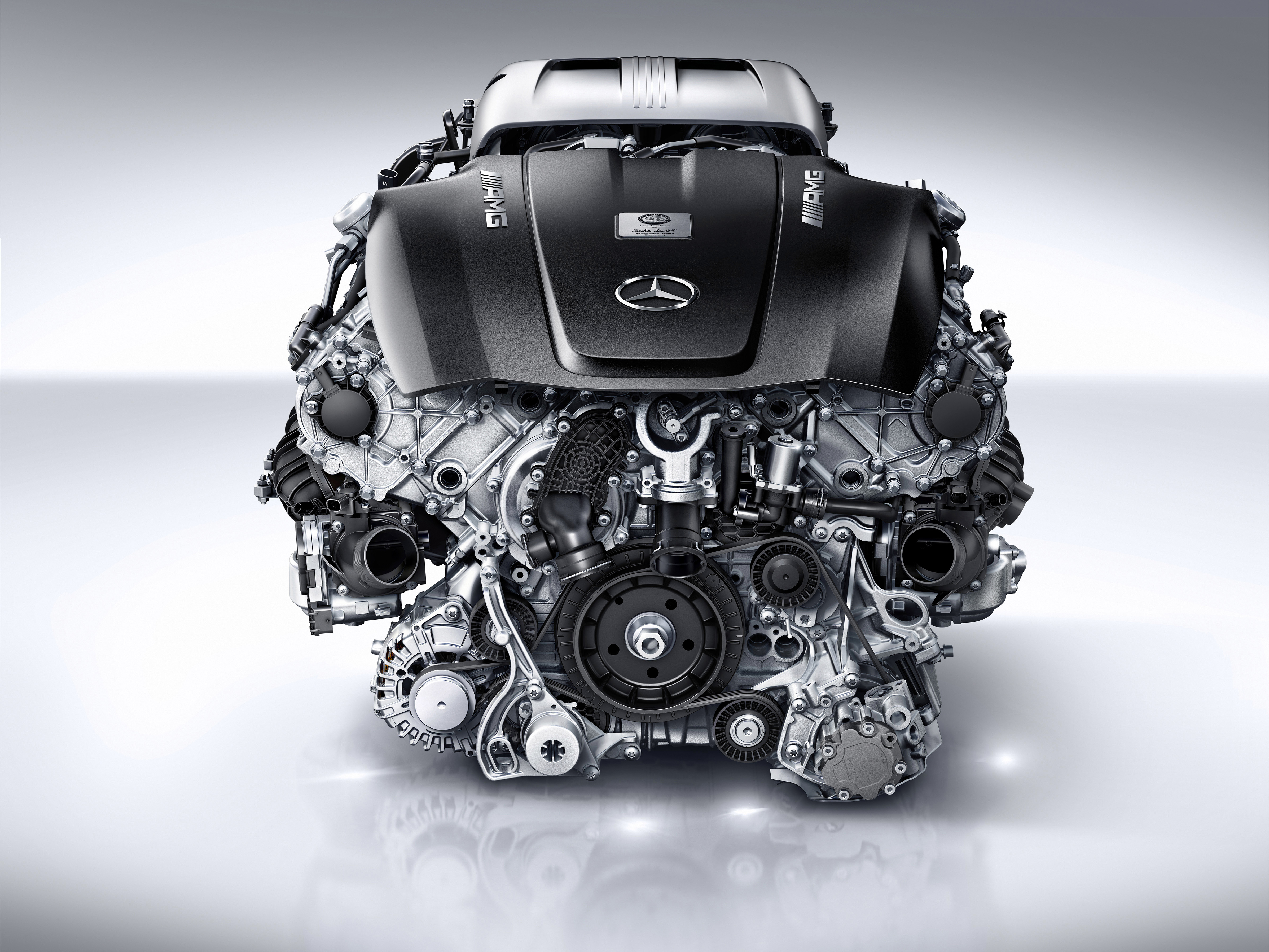Il nuovo motore biturbo V8 da 4 litri AMG