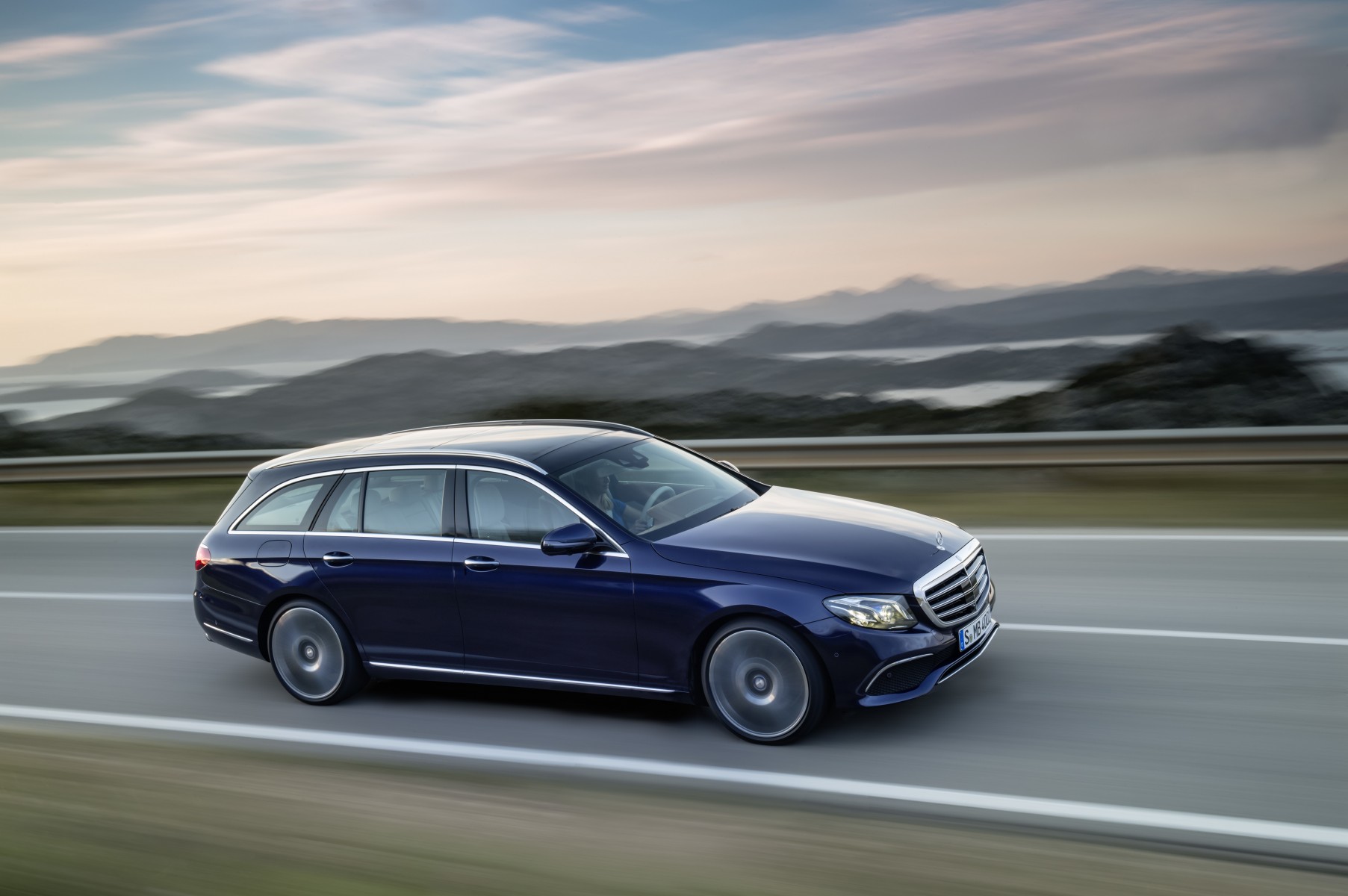 Mercedes-Benz for the first time sells more than 200,000 vehicles in ...