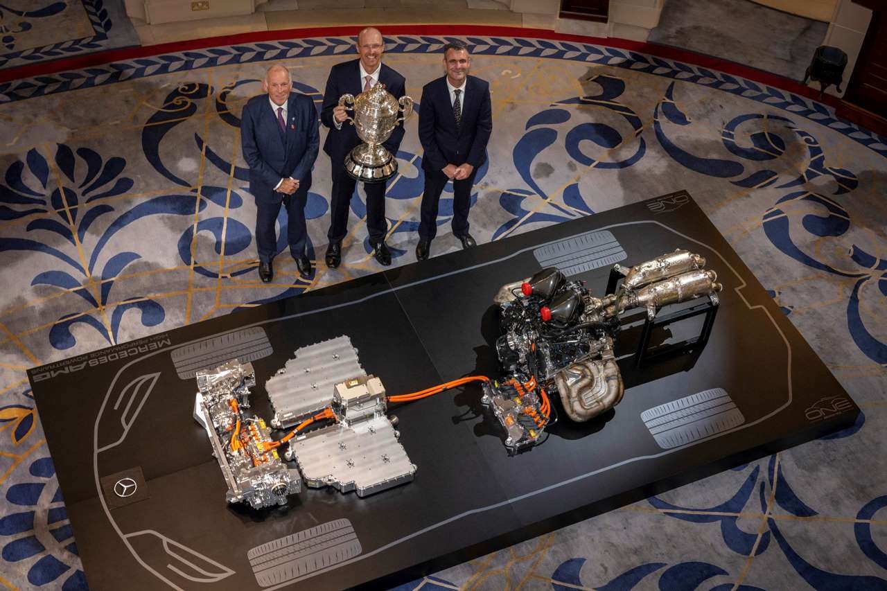 Il British Royal Automobile Club premia il drivetrain della Mercedes ...