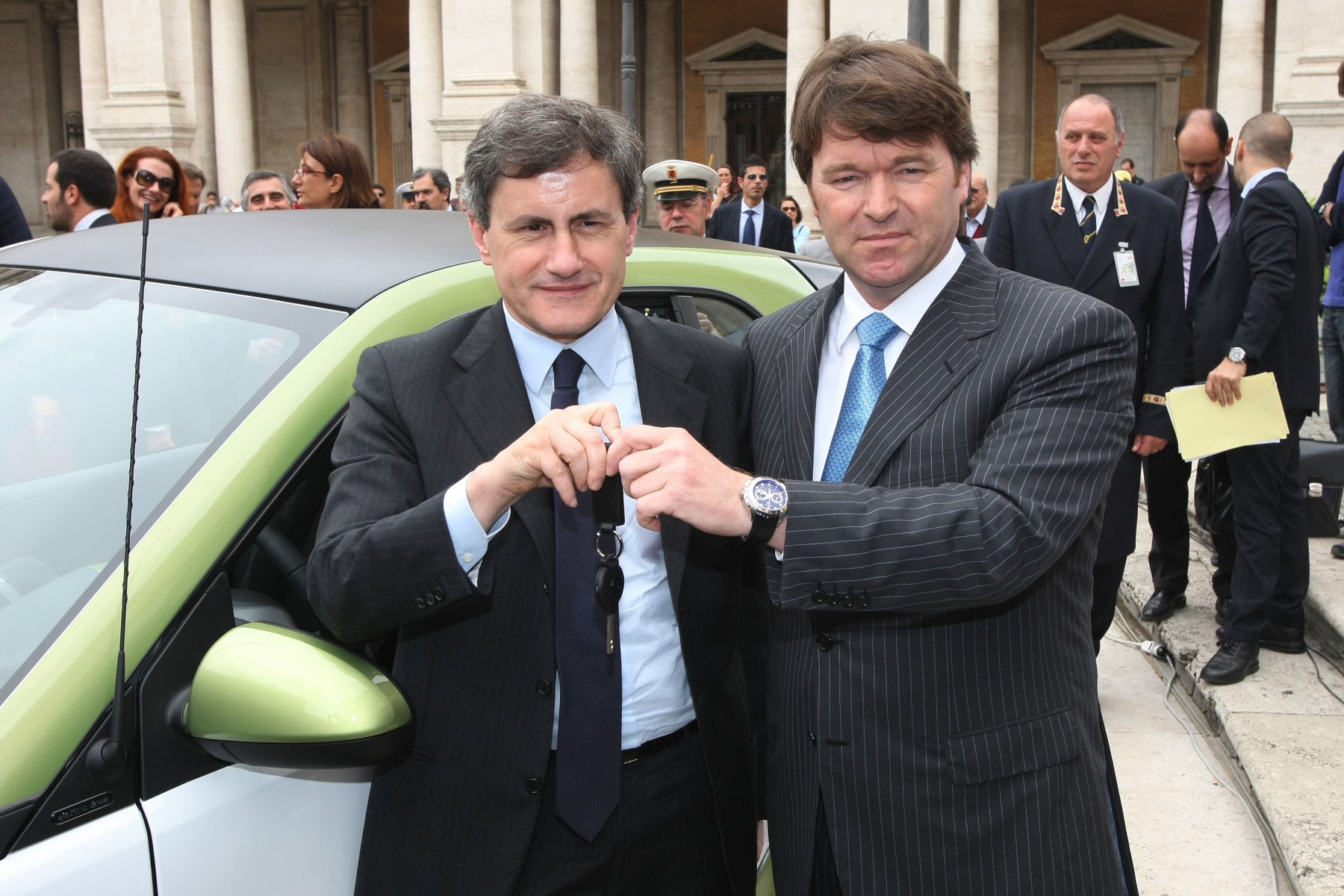 E-MOBILITY ITALY: LA PRIMA SMART ELETTRICA AL SINDACO DI ROMA, GIANNI ...