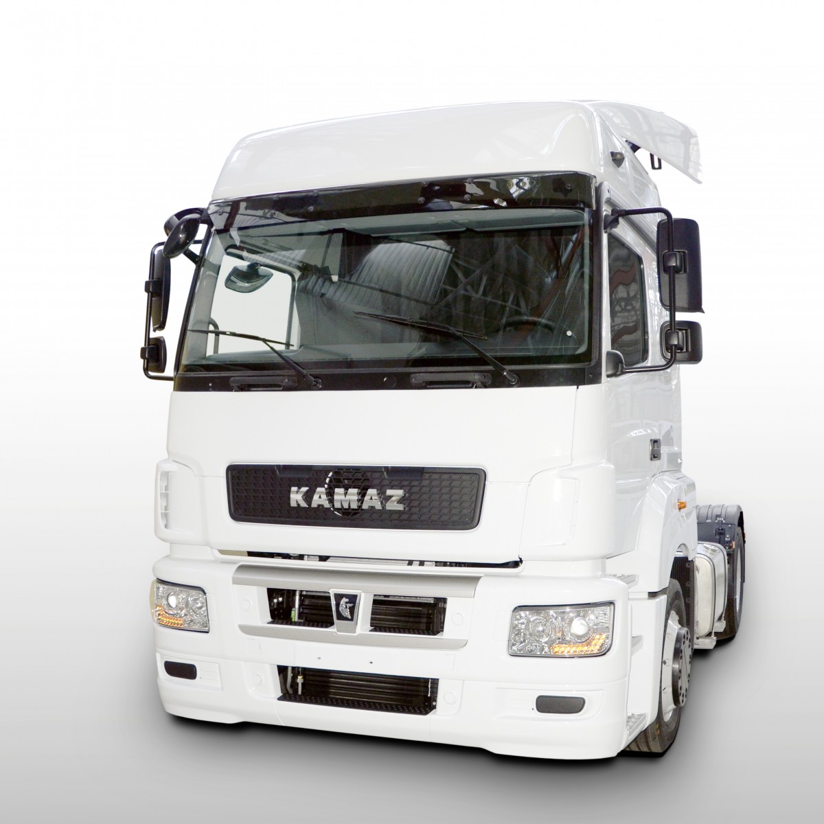 Daimler Trucks and Kamaz unveil jointly developed truck in Russia