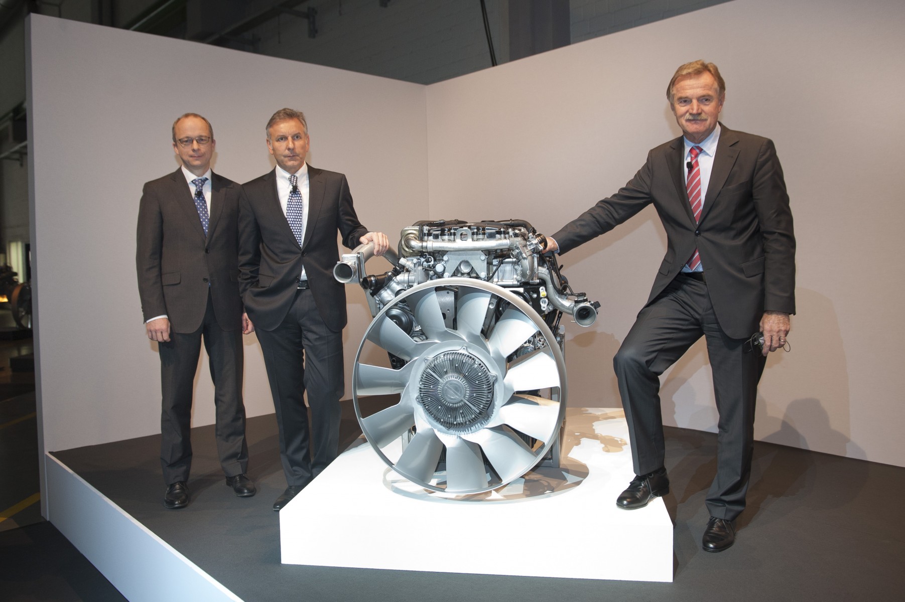 Nuovi motori medium duty Mercedes-Benz. Ecocompatibili, parsimoniosi e ...