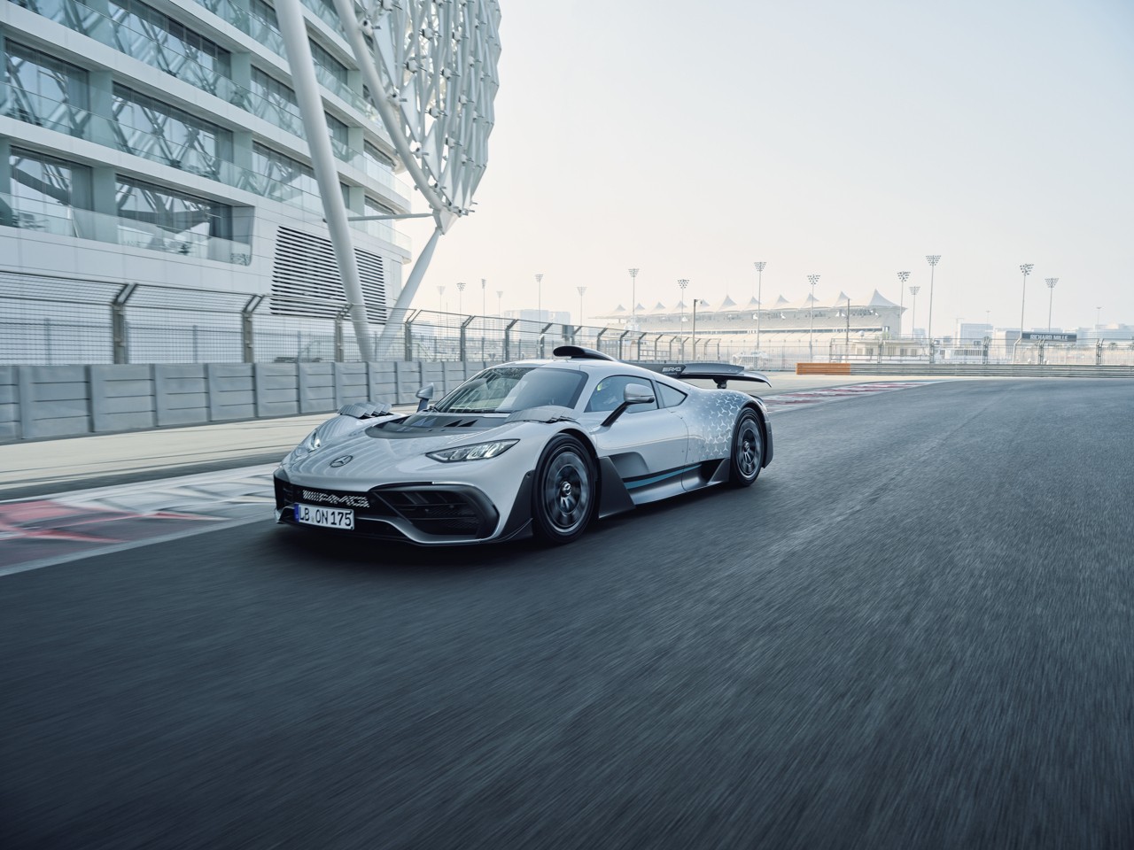 Nuova Mercedes-AMG ONE: la tecnologia della Formula 1, dalla pista alla ...
