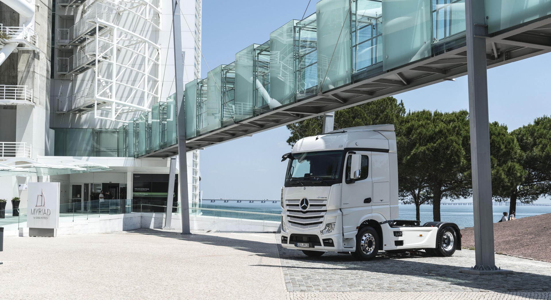 Prova su strada comparativa Mercedes-Benz Actros 1845