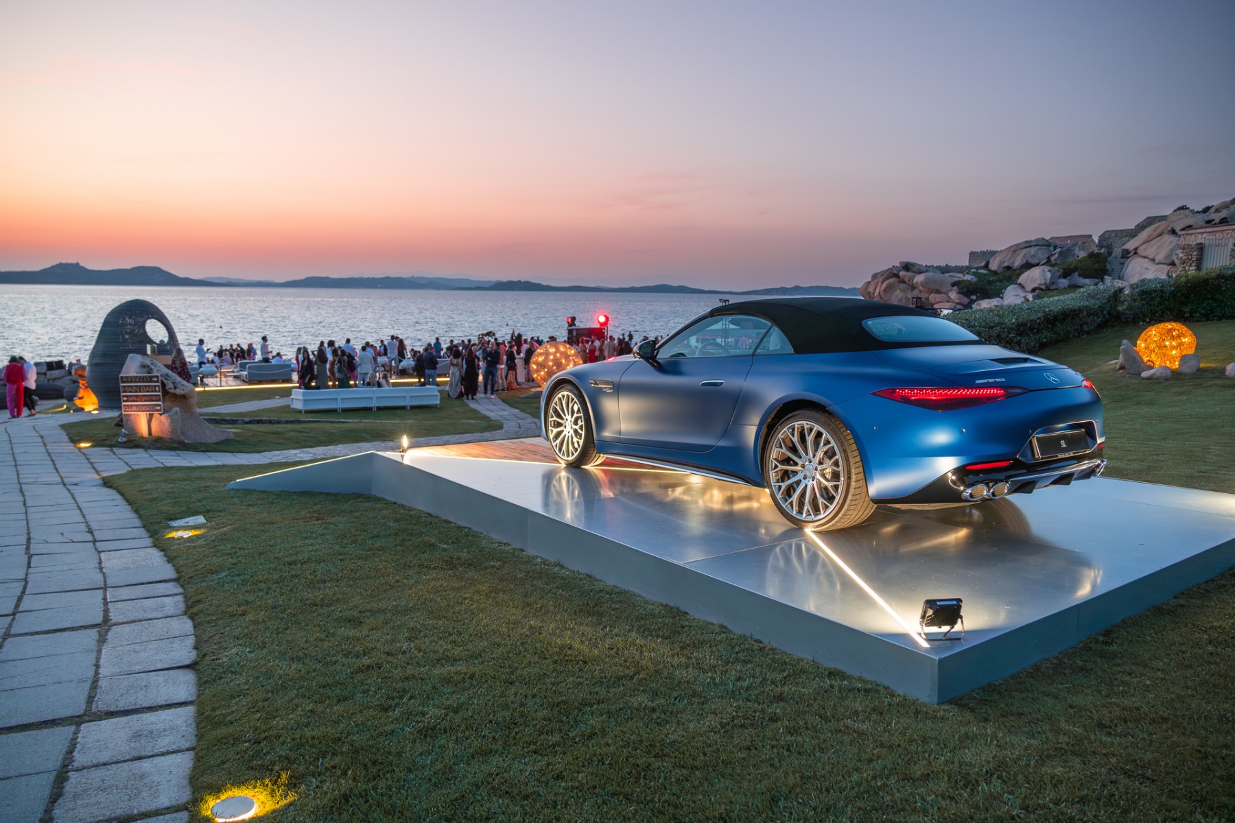 Mercedes-Benz inaugura una nuova stagione al Phi Beach di Baja Sardinia