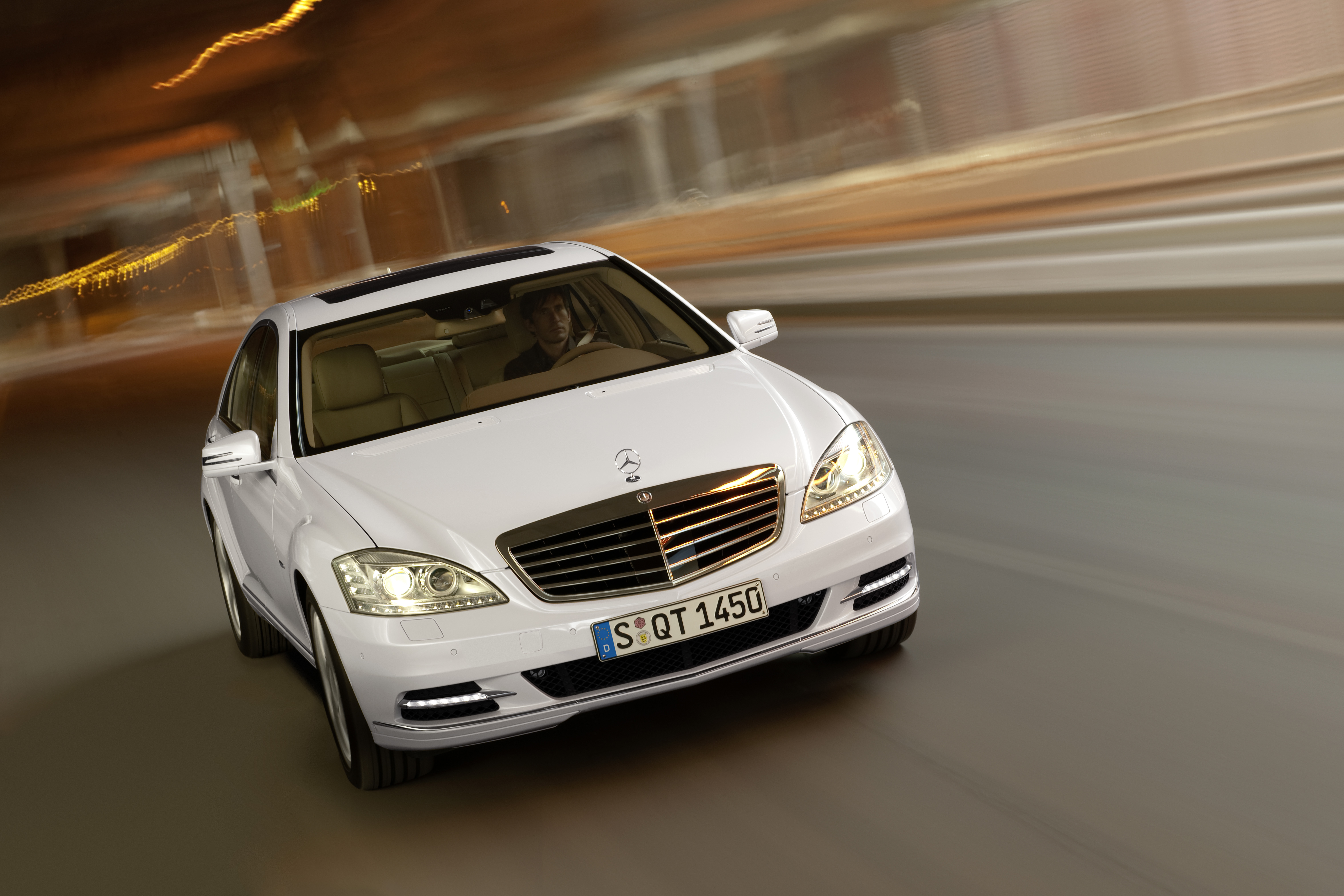Mercedes-Benz S 400 HYBRID: il lusso al servizio dell'ambiente