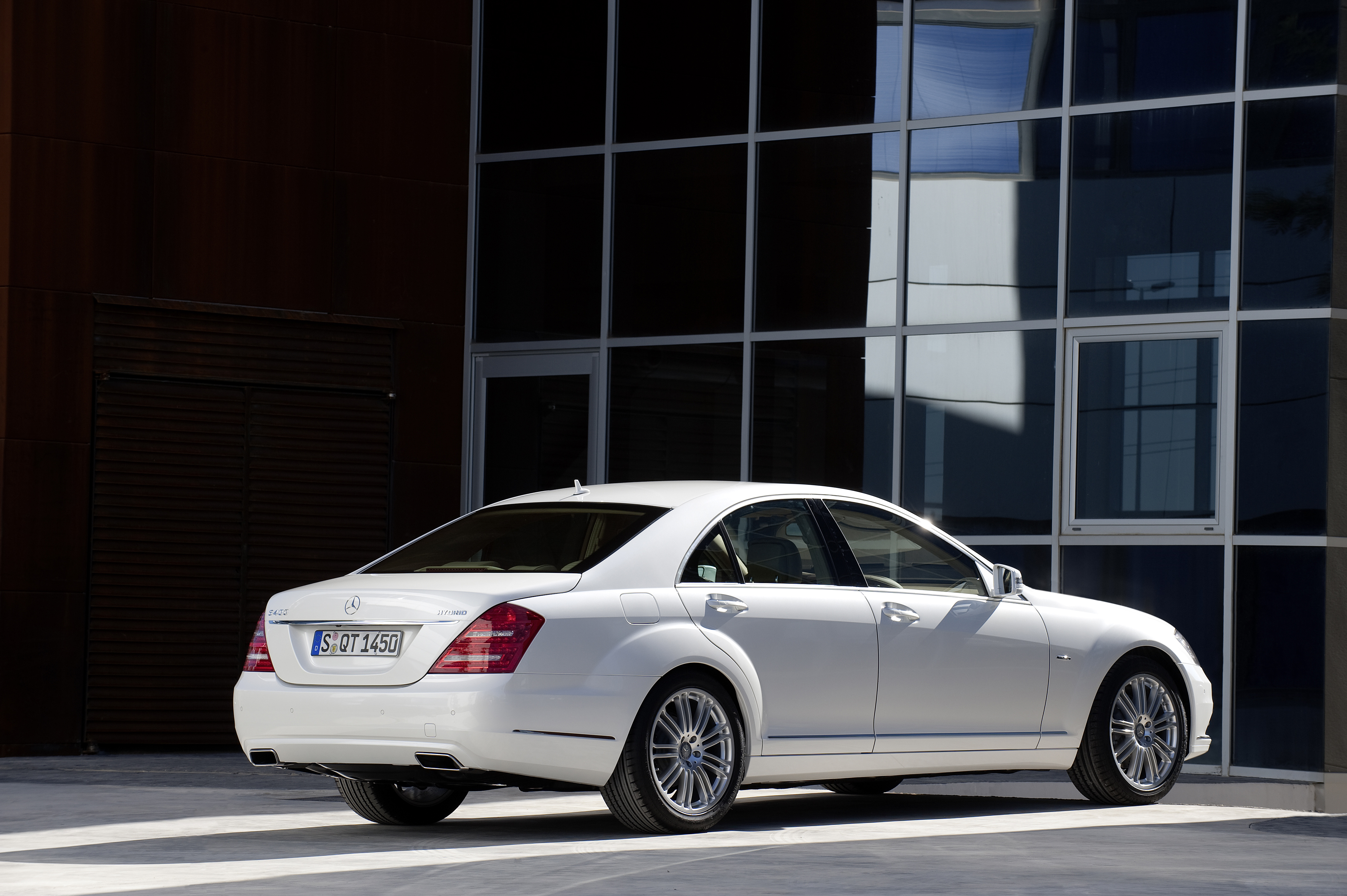 Mercedes-Benz S 400 HYBRID: il lusso al servizio dell'ambiente