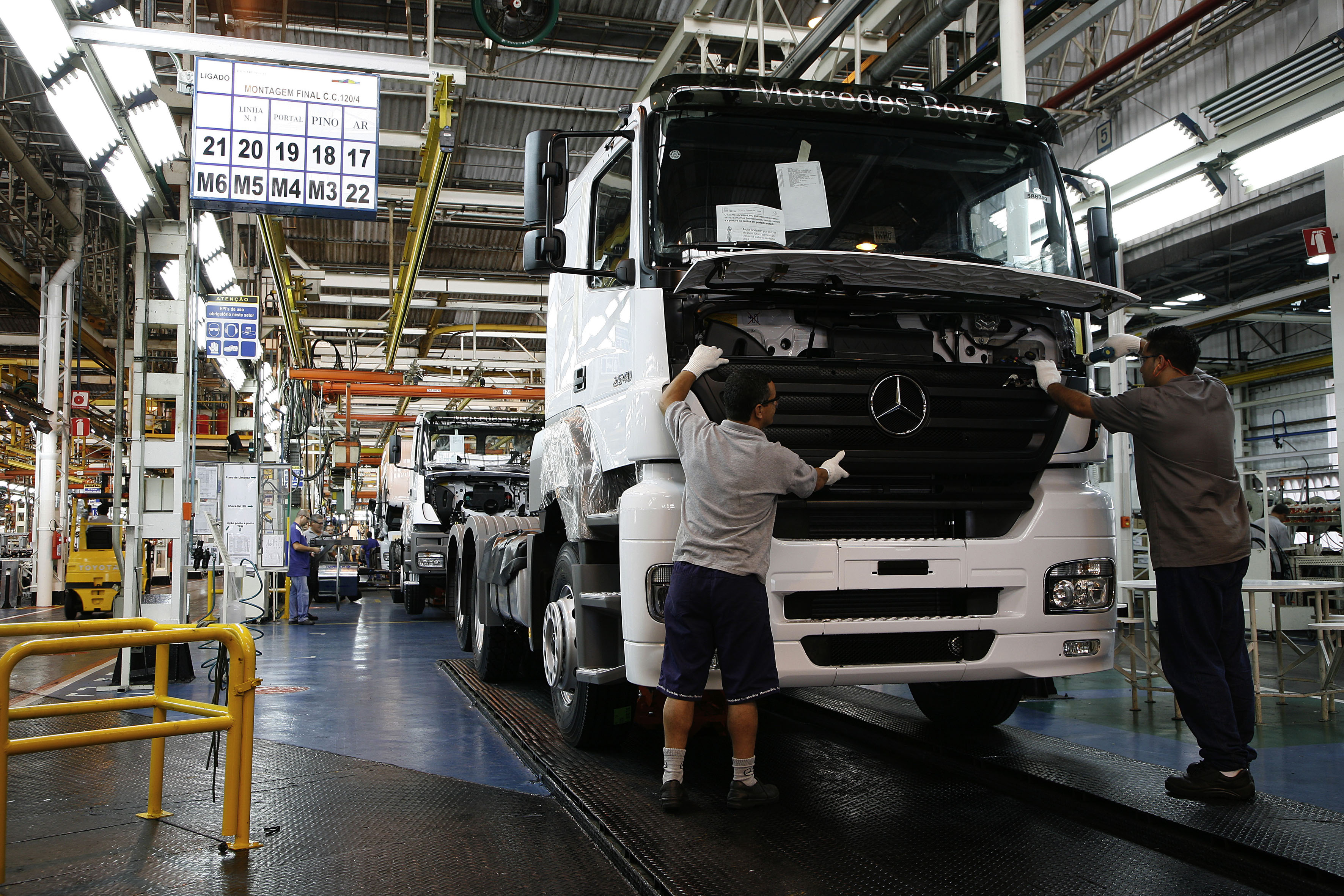Mercedes-Benz do Brasil aumenta le capacità produttive