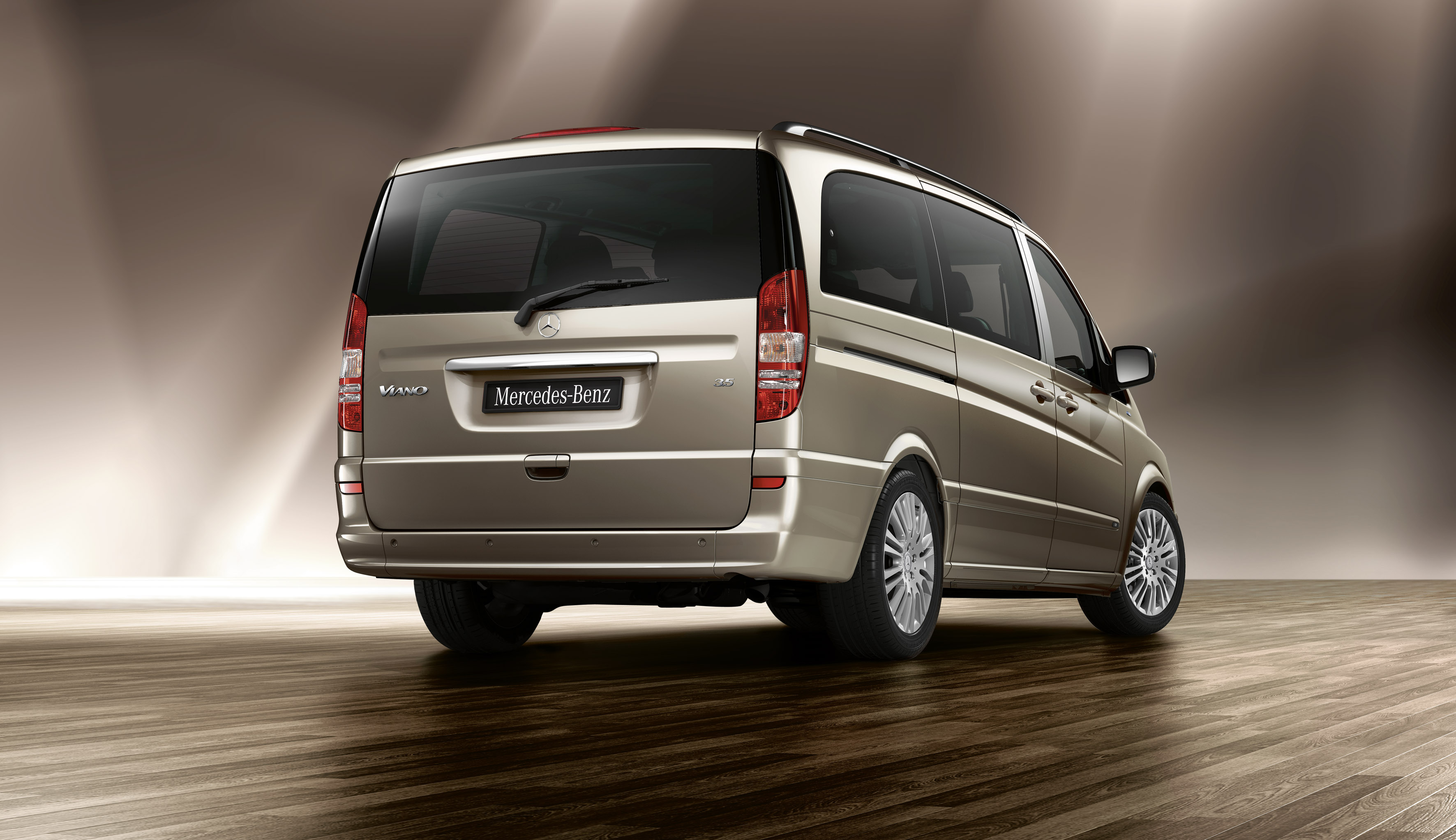 La nuova generazione di Mercedes-Benz Viano: comfort, sostenibilità e ...