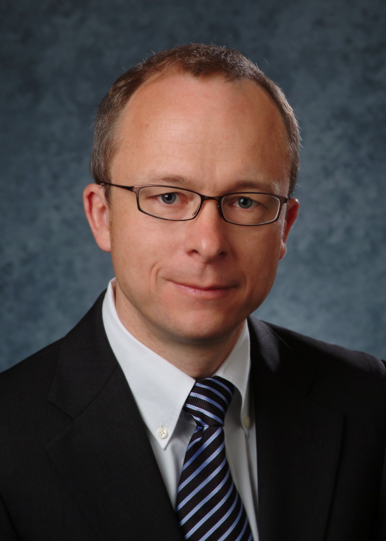 Daimler Trucks puts new people into key positions and streamlines ...