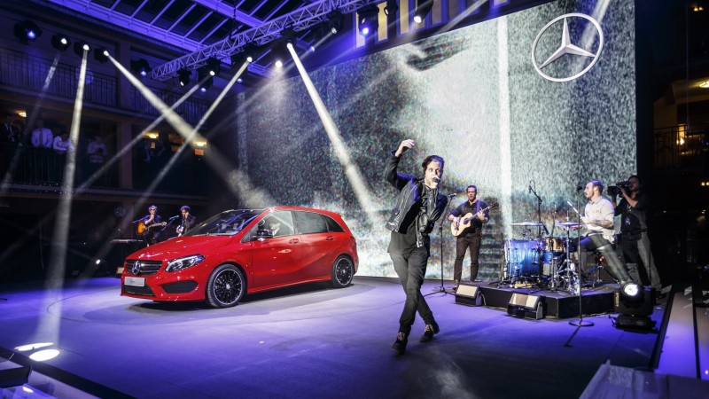 Classe B Electric Drive protagonista dell'ultimo videoclip degli ...